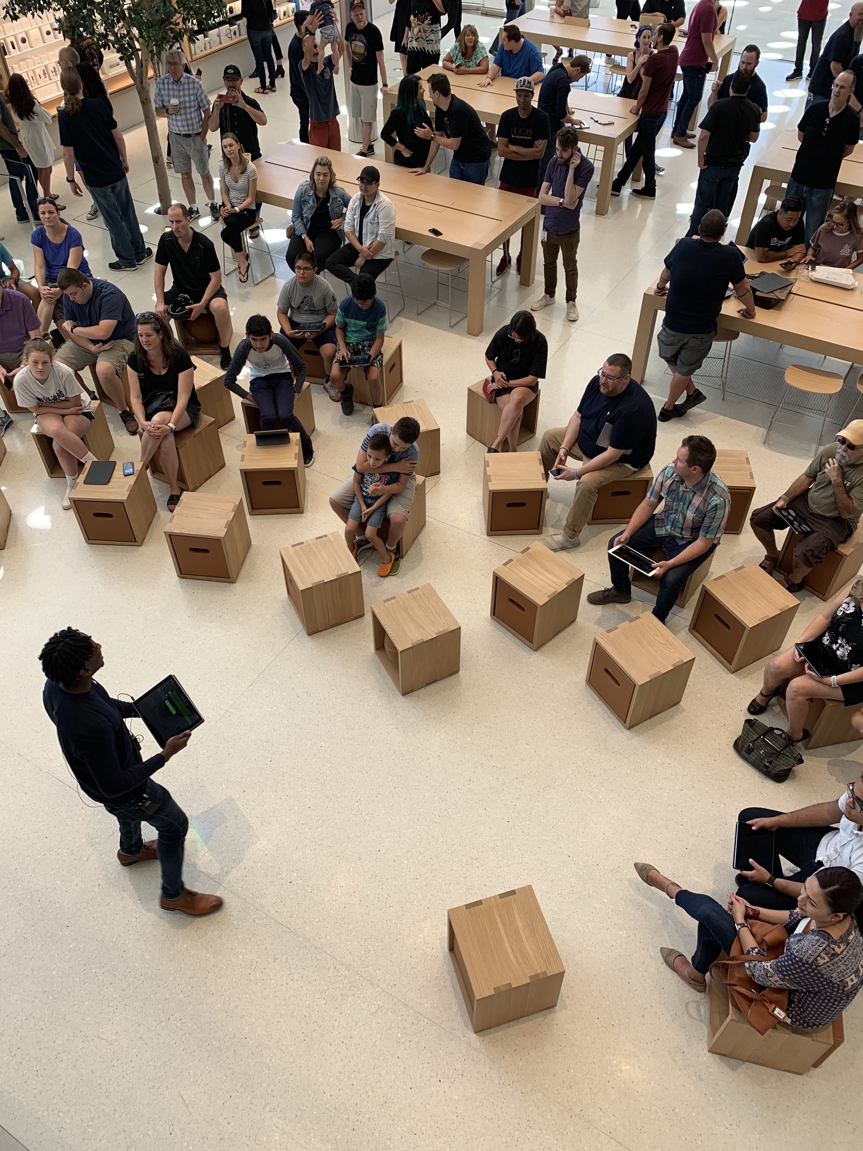 Retail marathon: Apple stores open in Scottsdale, Deer Park, Lehigh ...