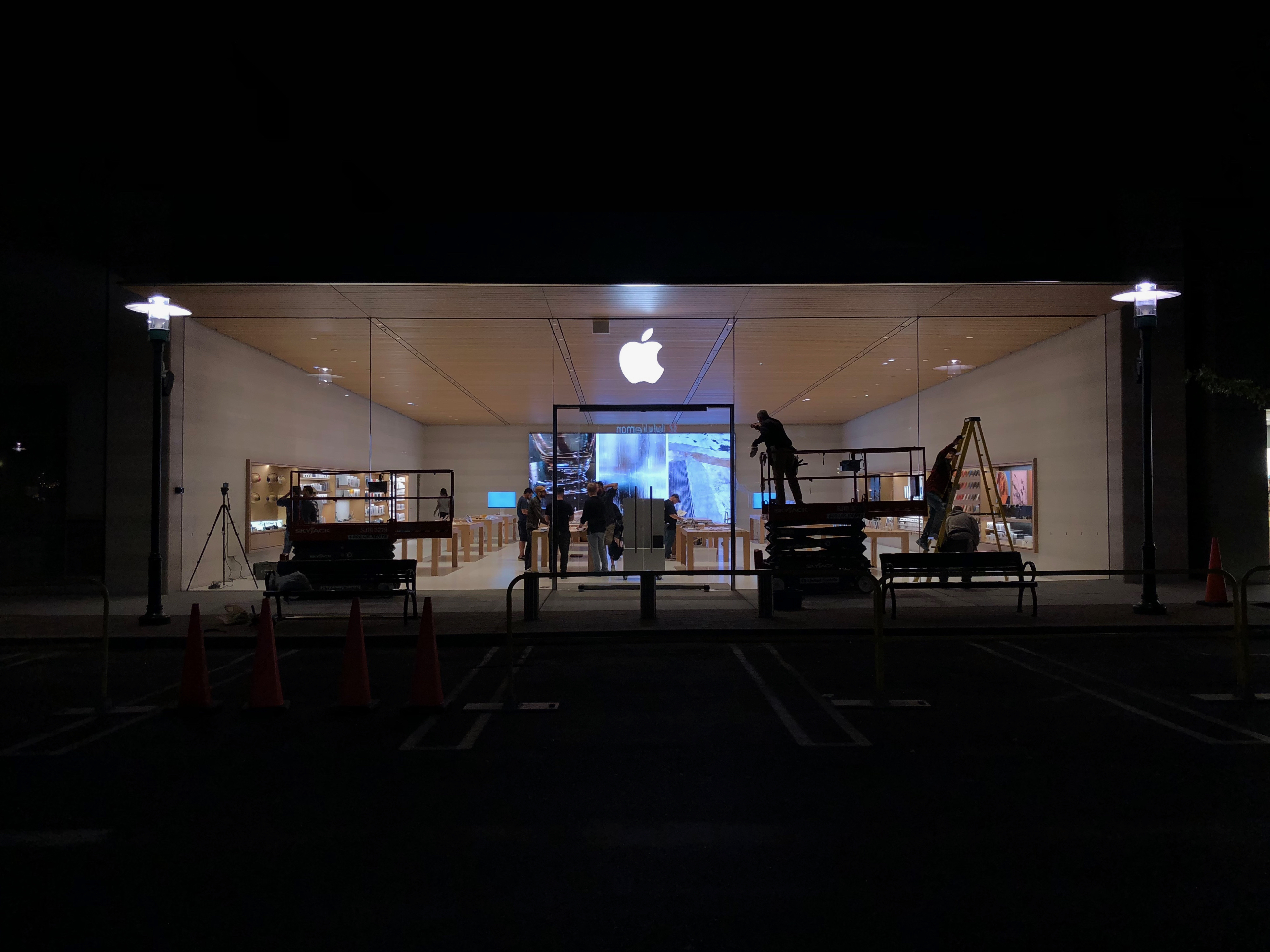 Retail marathon: Apple stores open in Scottsdale, Deer Park, Lehigh ...