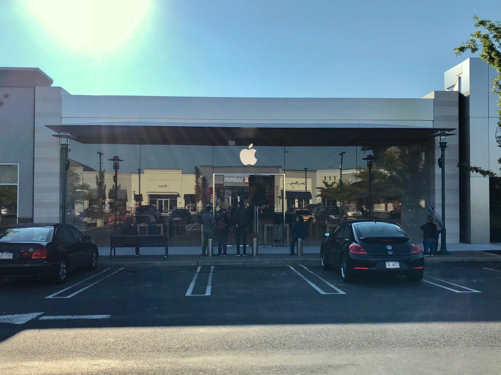 Retail marathon: Apple stores open in Scottsdale, Deer Park, Lehigh ...