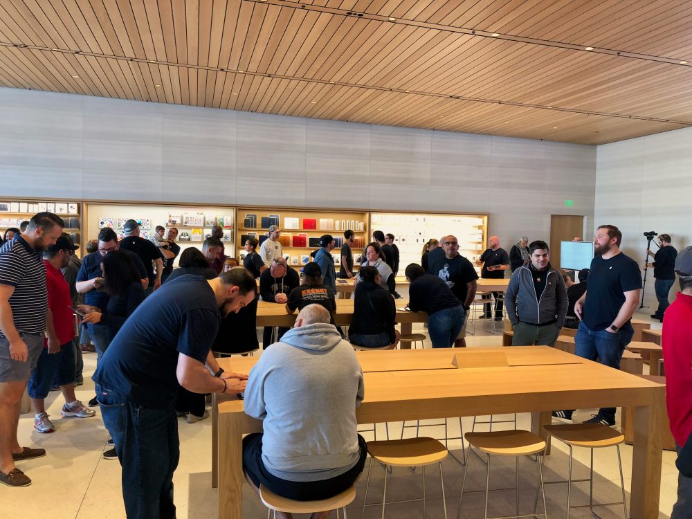 Retail marathon: Apple stores open in Scottsdale, Deer Park, Lehigh ...