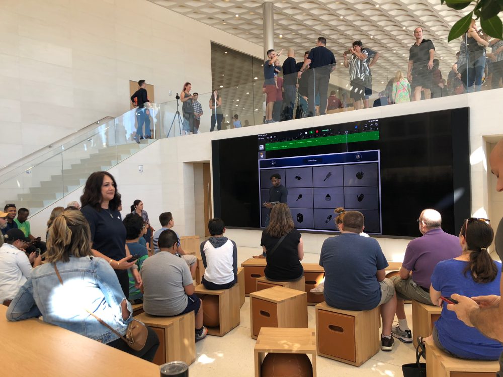 Retail marathon: Apple stores open in Scottsdale, Deer Park, Lehigh ...