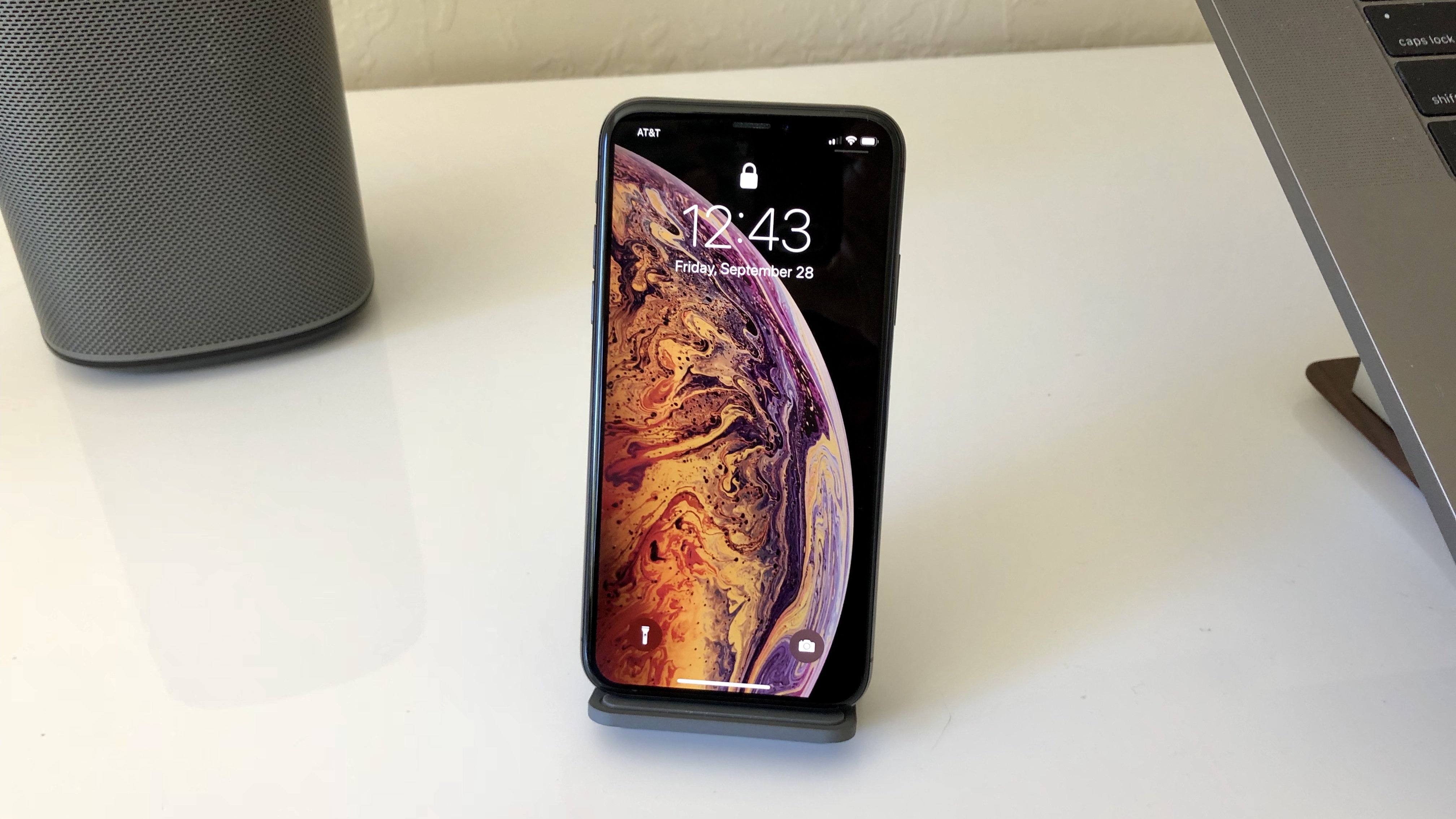 Review: iOttie iON Wireless Stand Charger offers good looks, upright ...