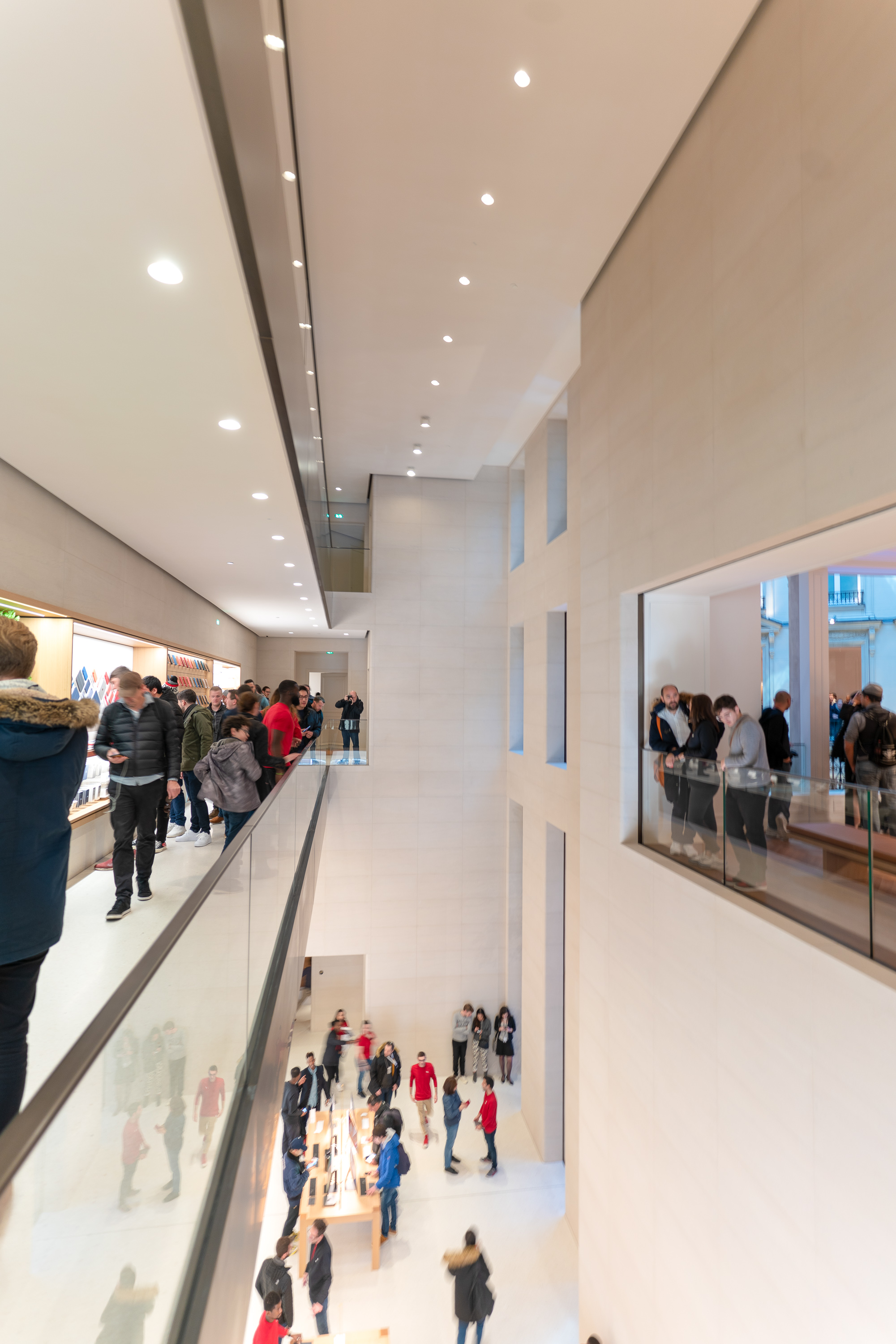 Gallery: Apple Champs-Élysées makes a grand debut in Paris - 9to5Mac