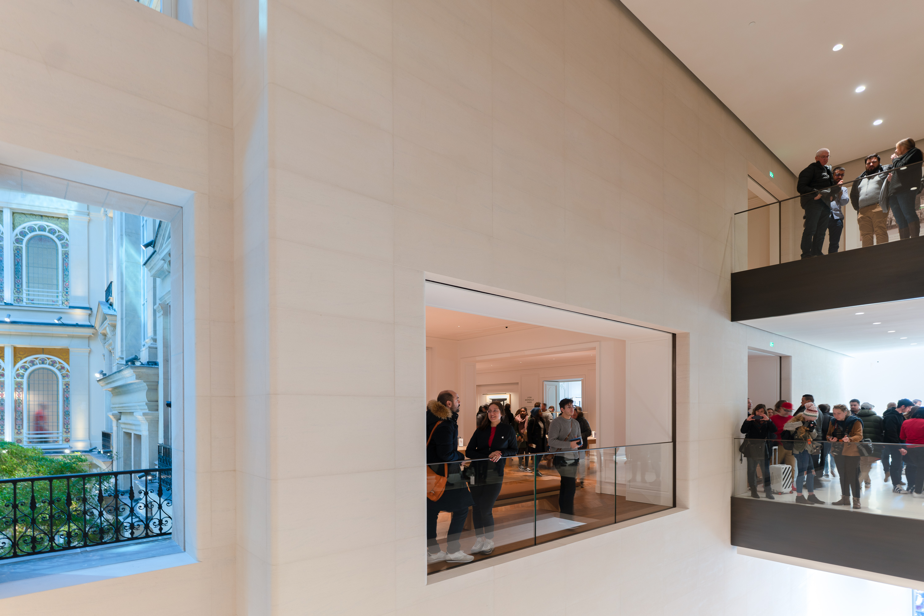 Gallery: Apple Champs-Élysées makes a grand debut in Paris - 9to5Mac