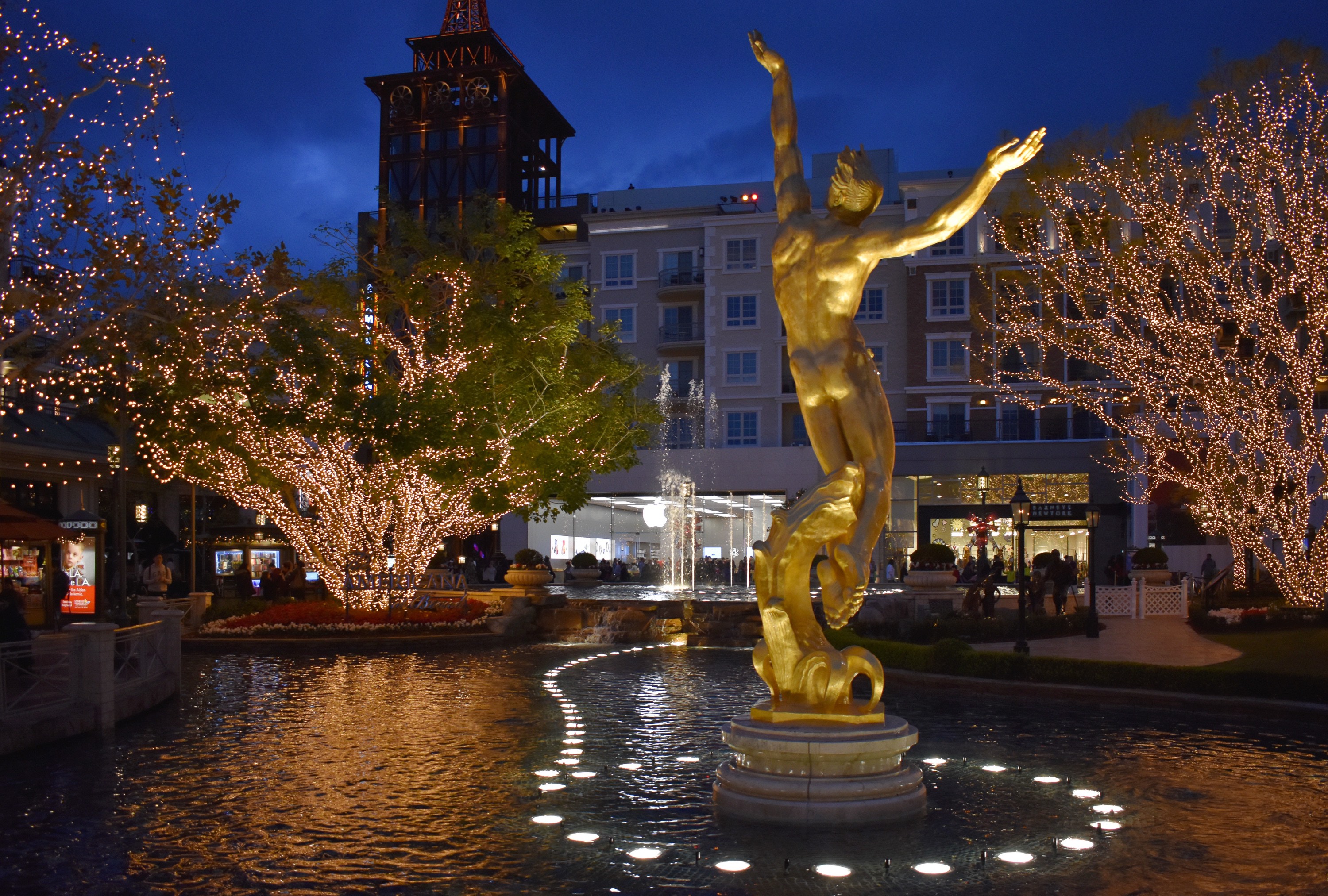 Winter wonderland: Apple's holiday window displays through the years ...