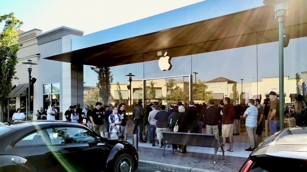 Architecture, creativity, community: A field guide to Apple retail in ...