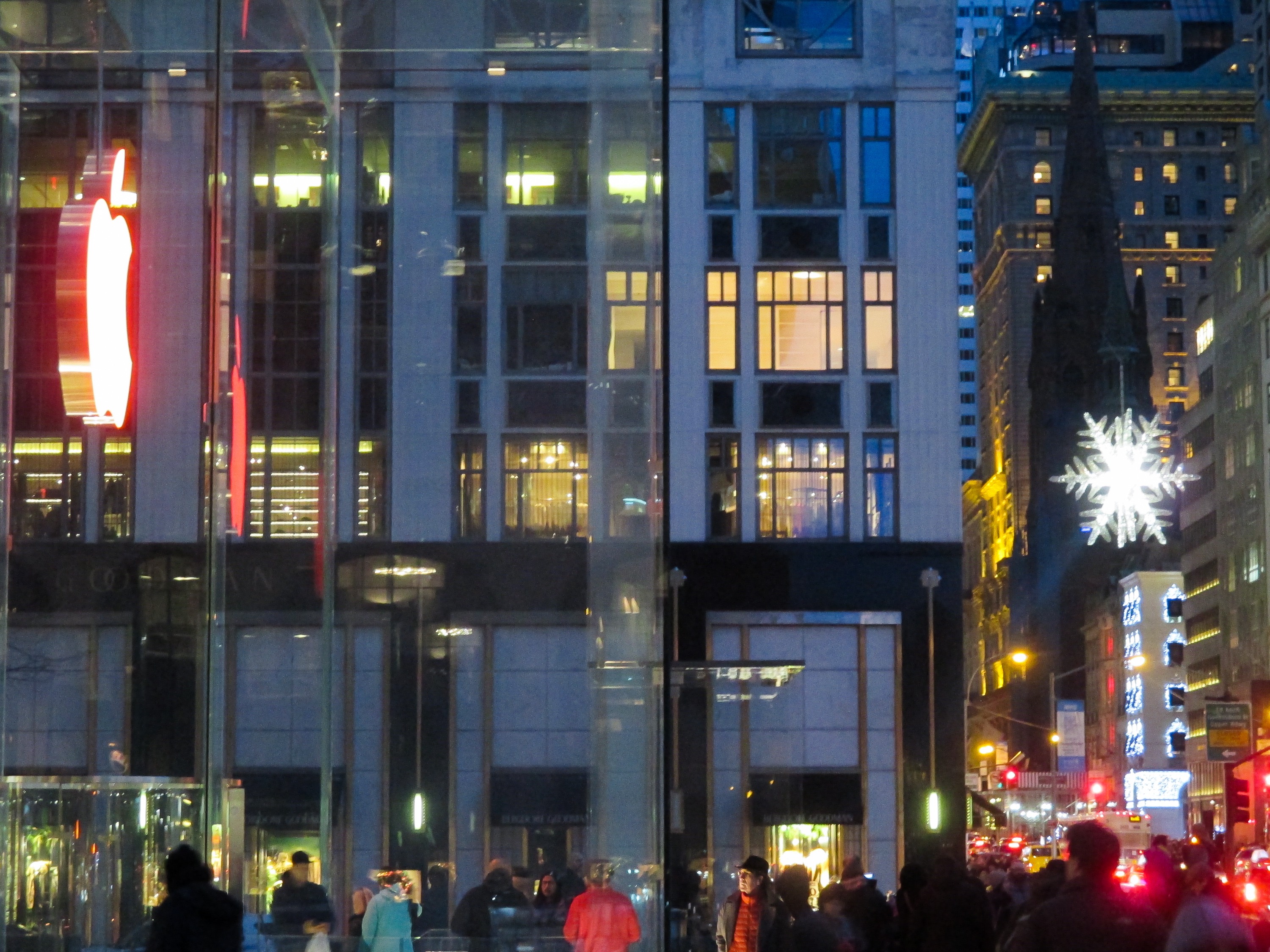 Winter wonderland: Apple's holiday window displays through the years ...