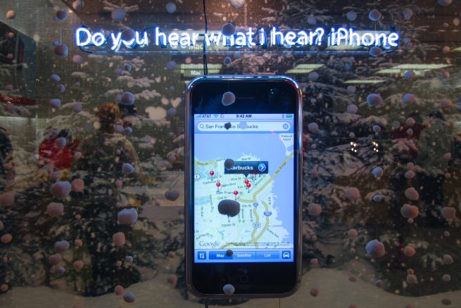 Winter wonderland: Apple's holiday window displays through the years ...