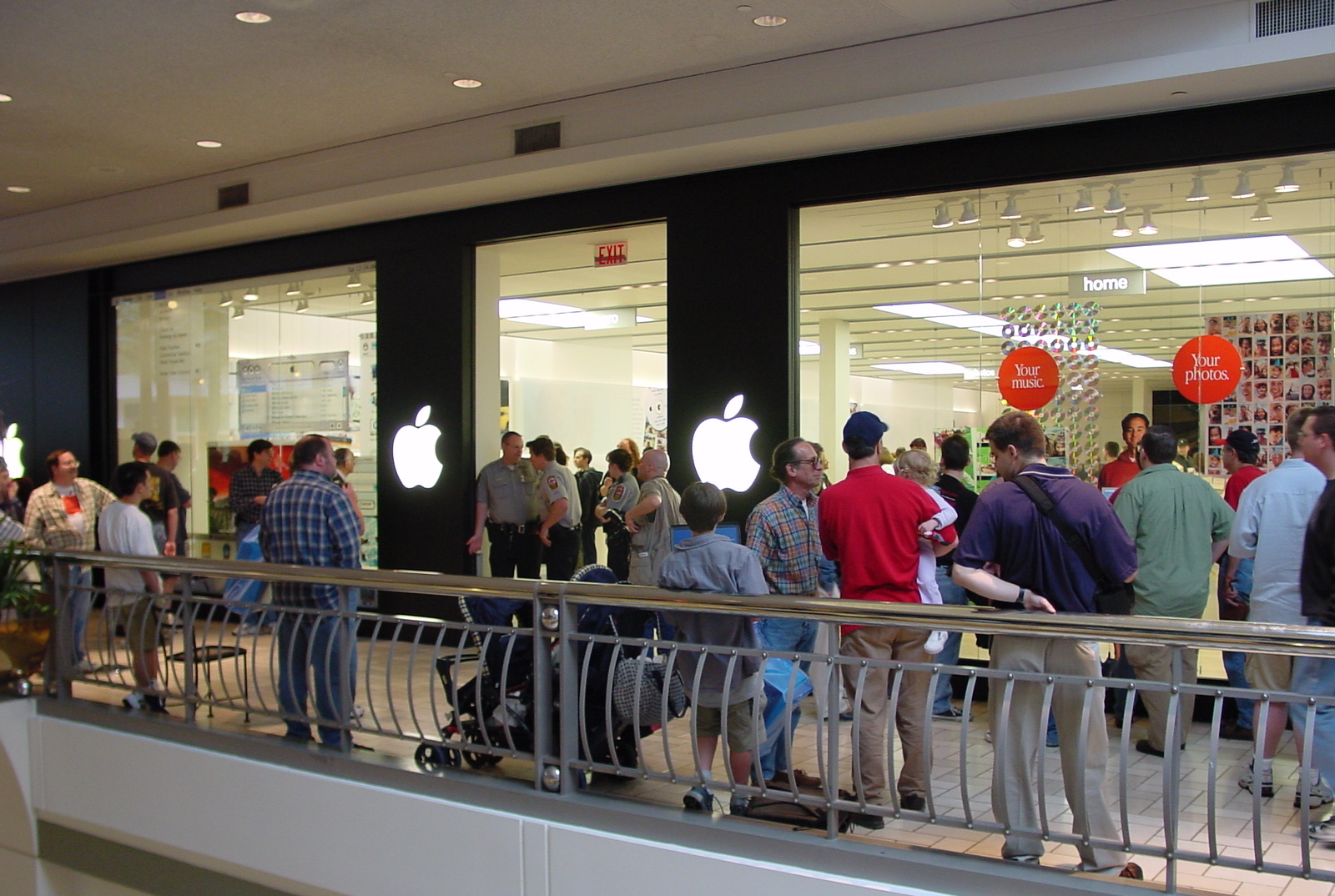 Apple may be planning to relocate its first retail store at Tysons ...