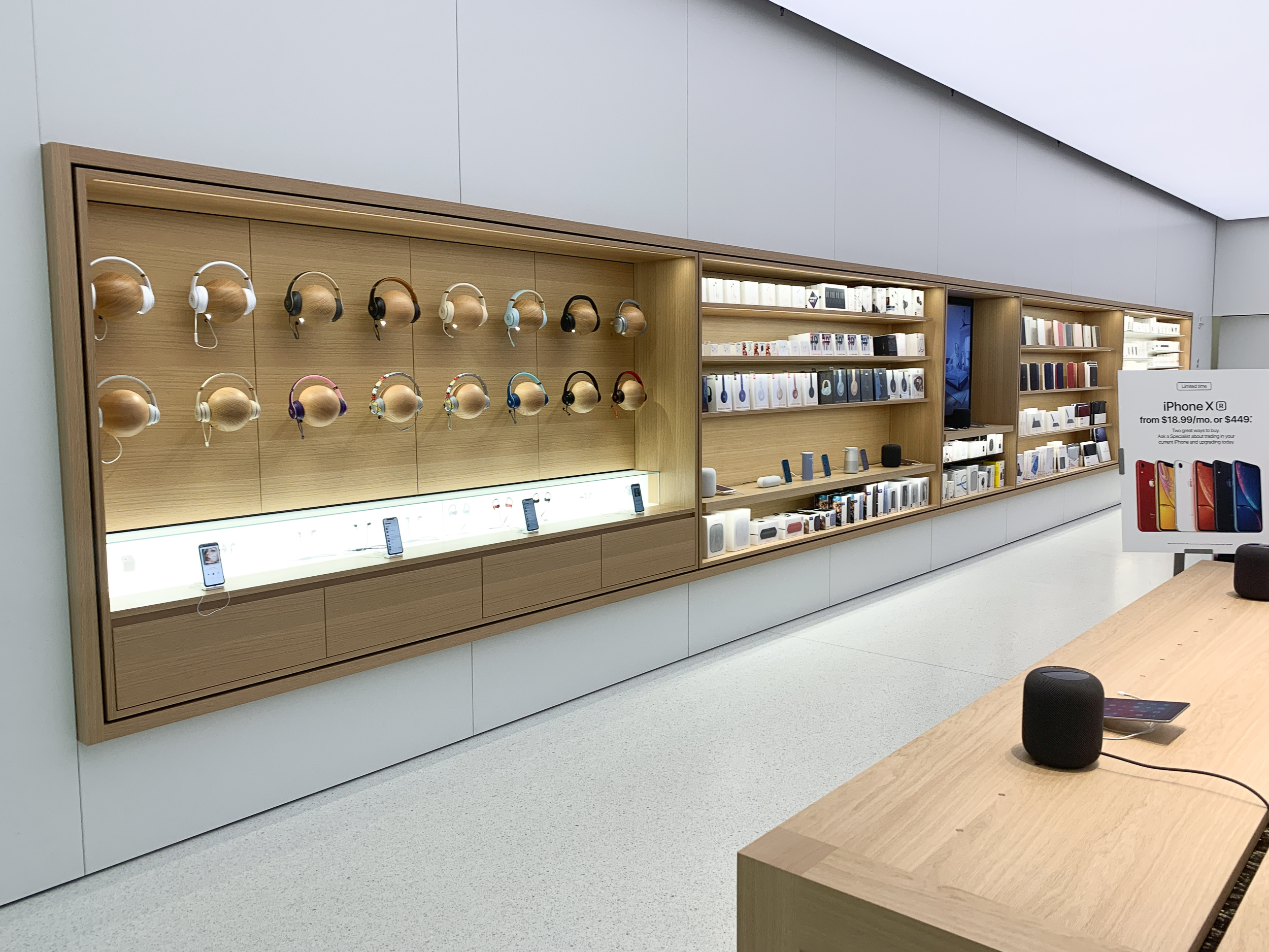 Gallery: Natick Mall Apple Store reopens with updated design - 9to5Mac