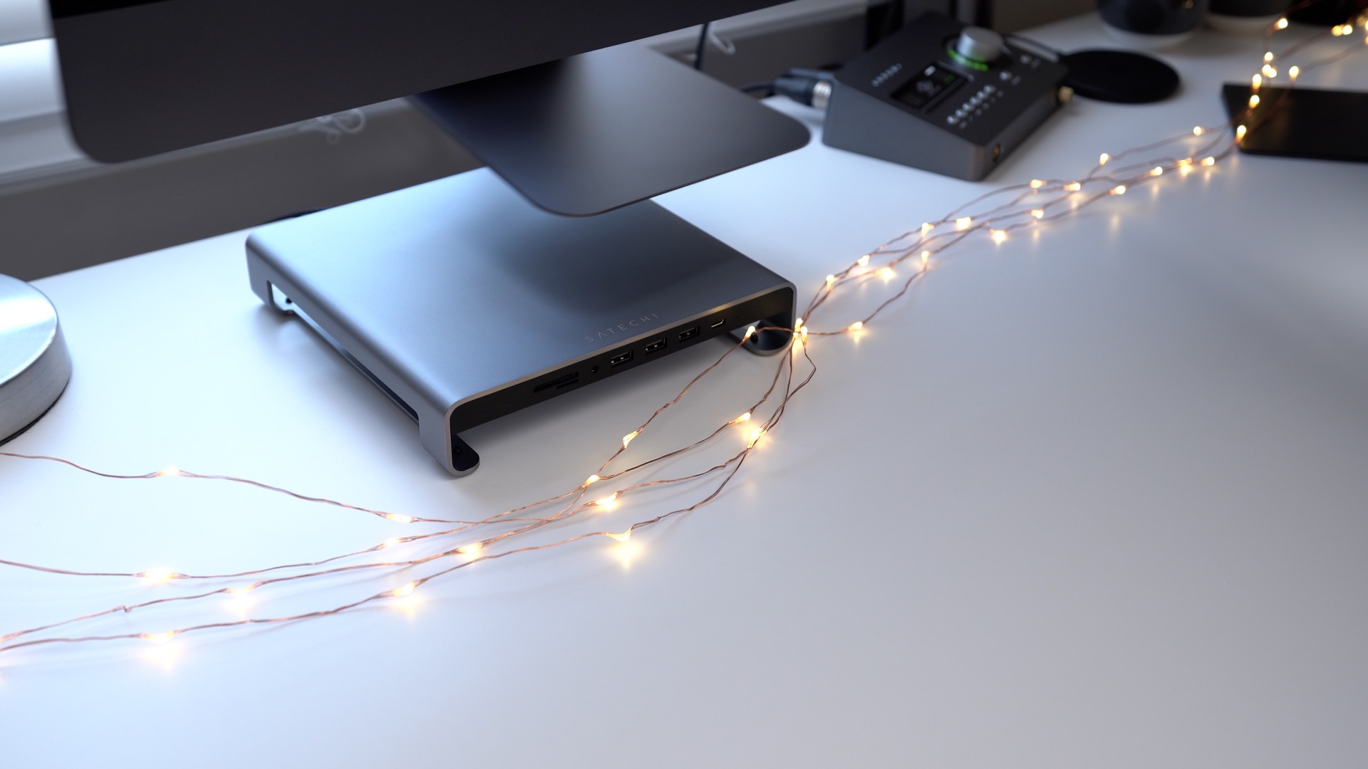 Review: Satechi's aluminum iMac stand affords handy, front-facing I/O ...