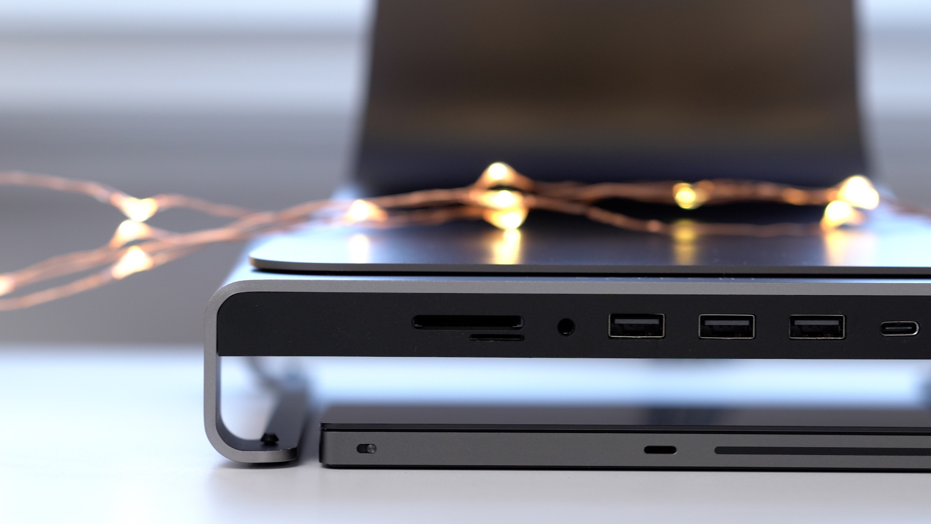 Review: Satechi's aluminum iMac stand affords handy, front-facing I/O ...