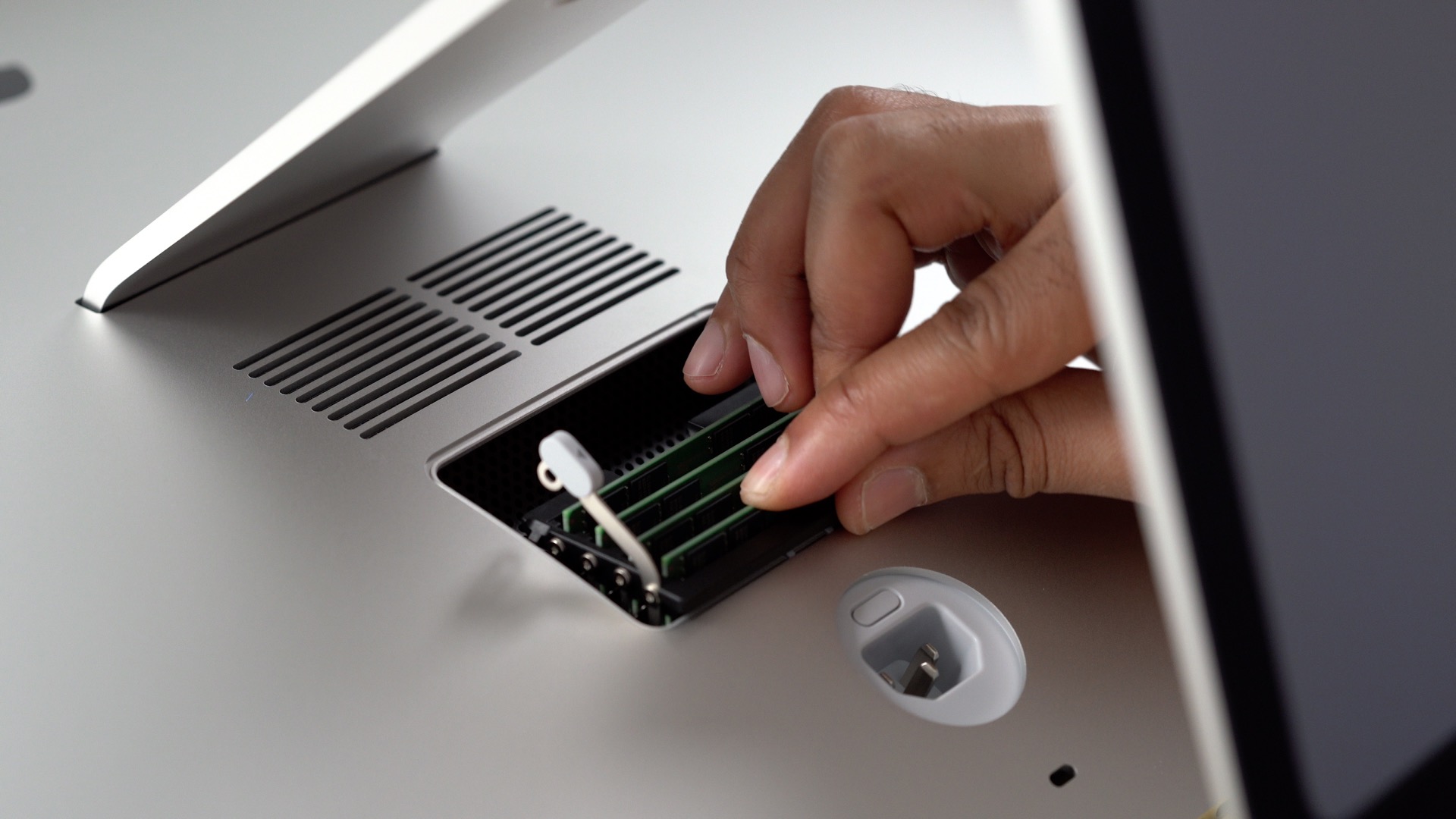 How to upgrade the 27-inch 5K iMac (2019) with a massive 128GB of RAM ...