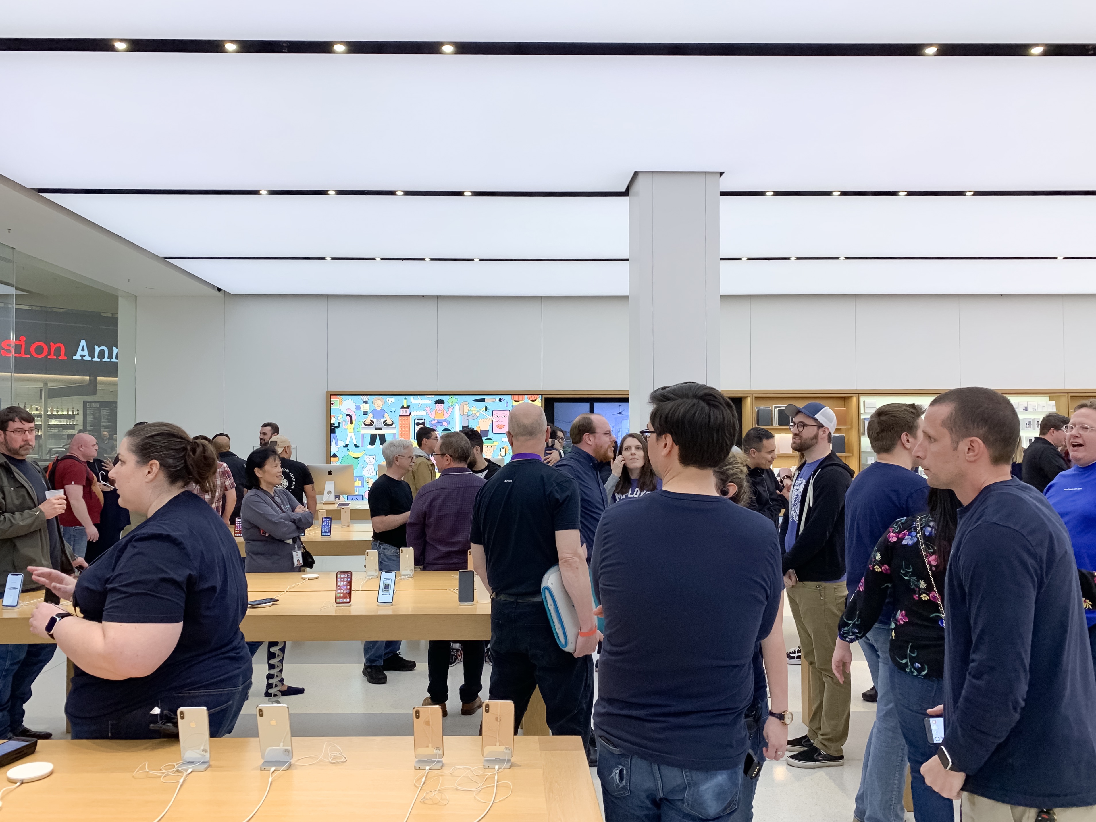 Photos: Saying farewell to the third oldest Apple Store in the world ...