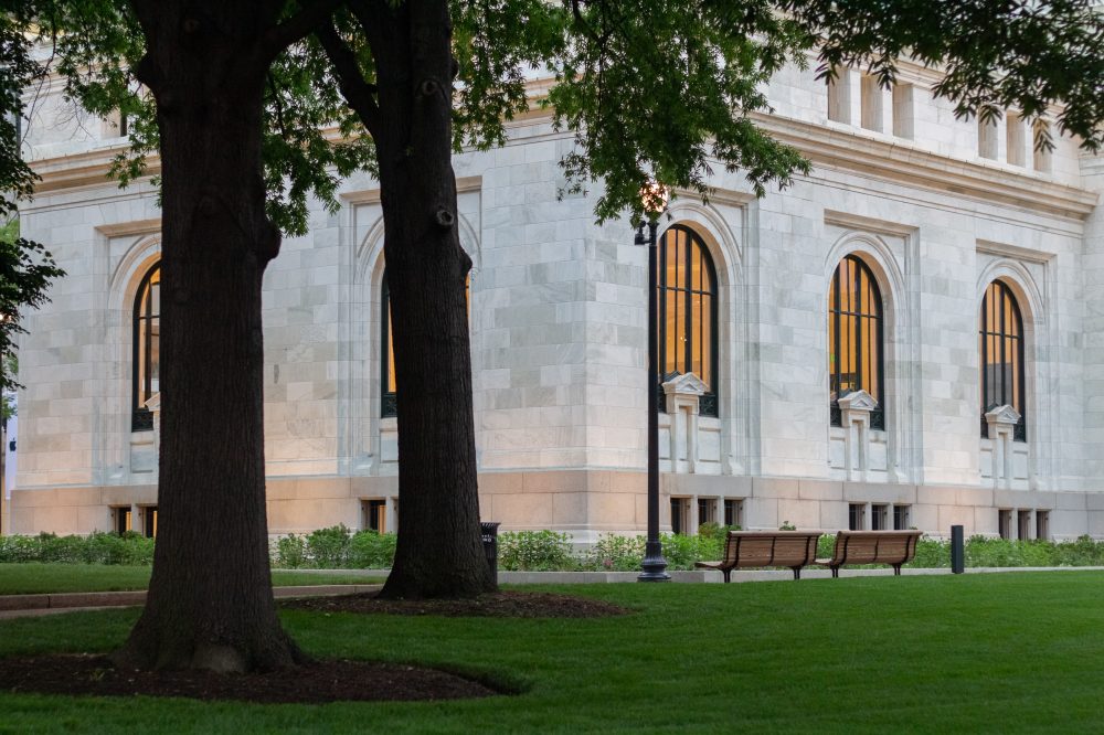 Apple Carnegie Library: An inside look at Apple's most ambitious store ...