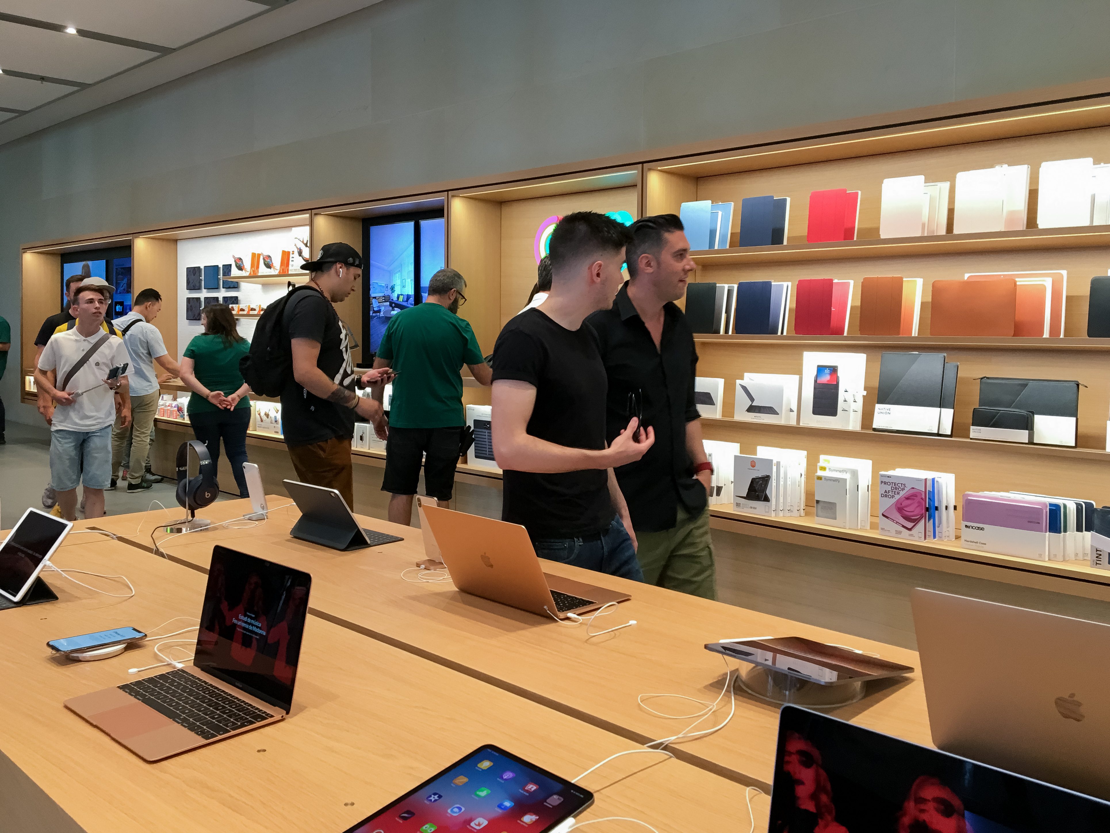 Gallery: Redesigned Apple Passeig de Gràcia opens in Barcelona - 9to5Mac