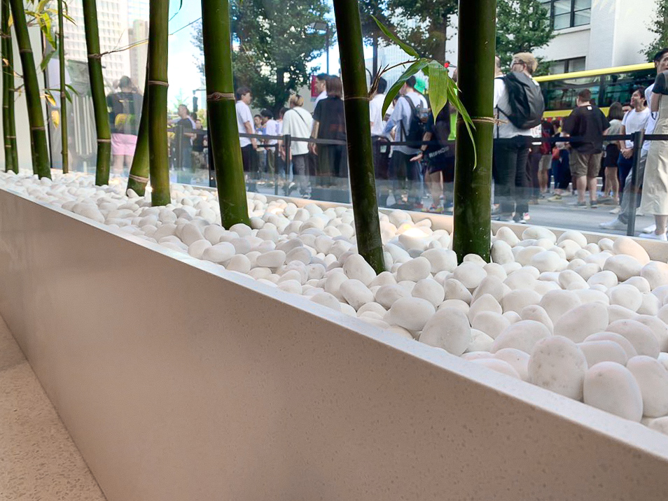 Photos: Apple opens doors to its largest store in Japan - 9to5Mac