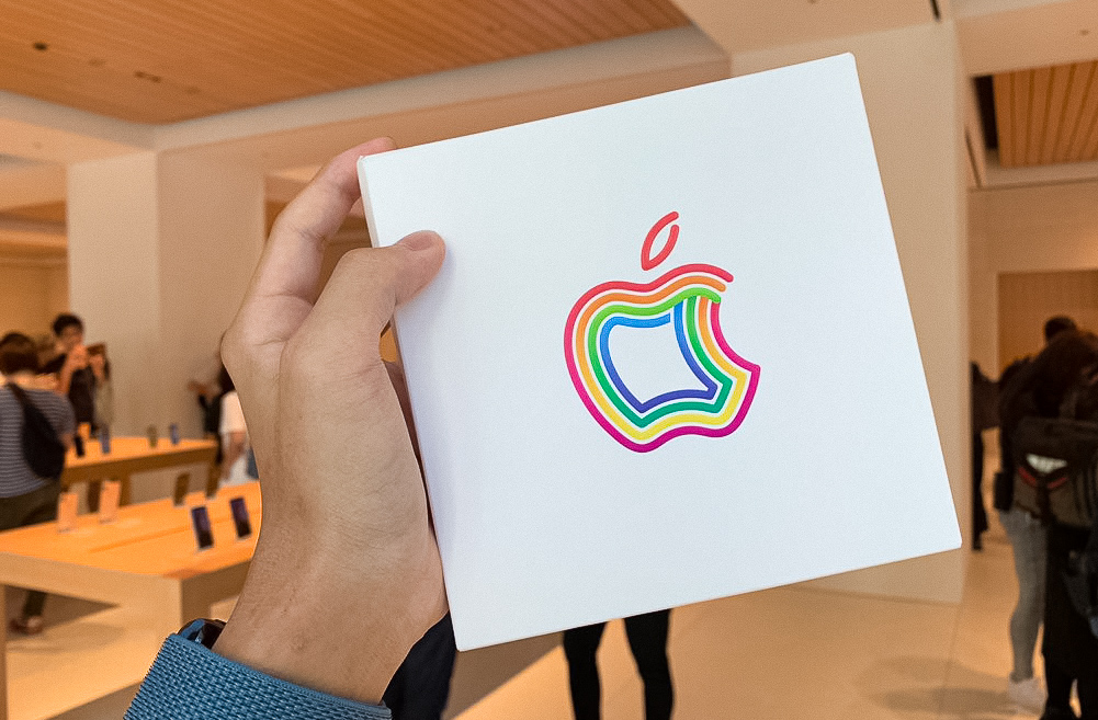 Photos: Apple opens doors to its largest store in Japan - 9to5Mac