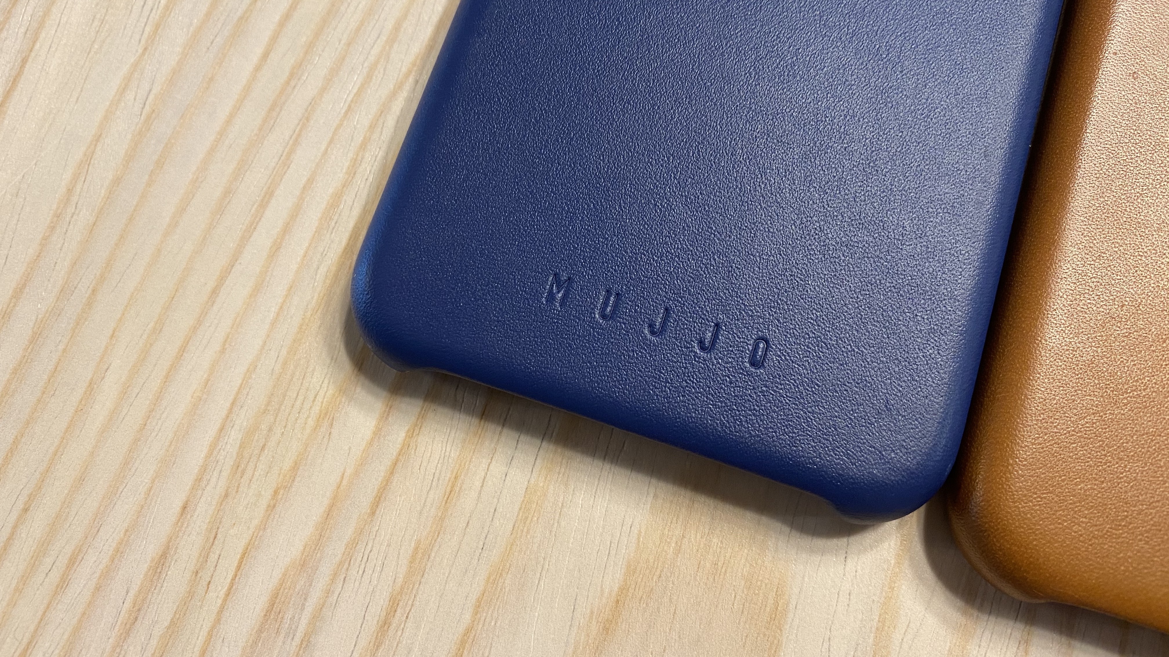 How Mujjo’s leather and wallet cases for iPhone 11 compare to Apple’s ...