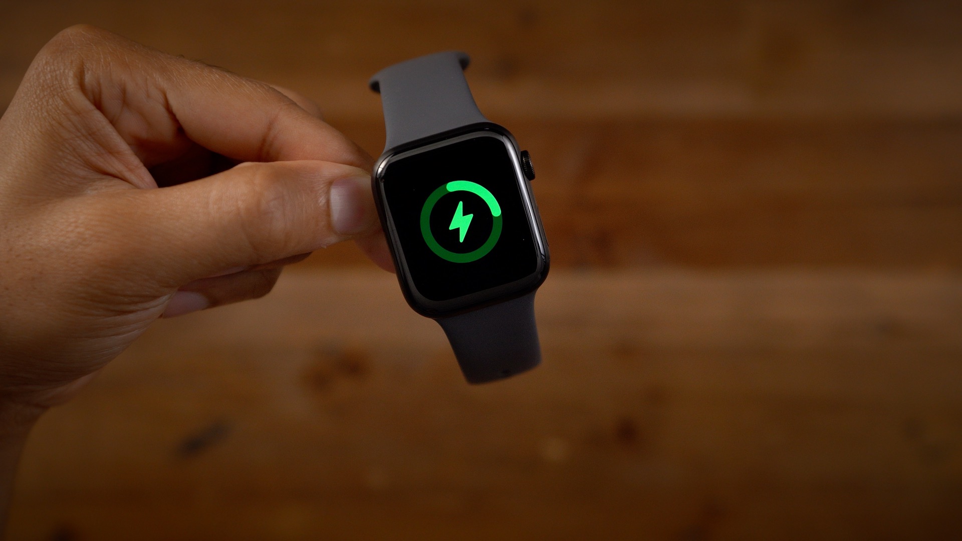 Apple Watch Series 5 video review - the always-on display is a key feature