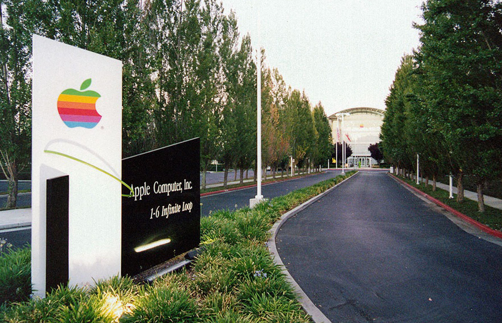 New Infinite Loop T-shirt collection celebrates the Mac’s pirate legend ...