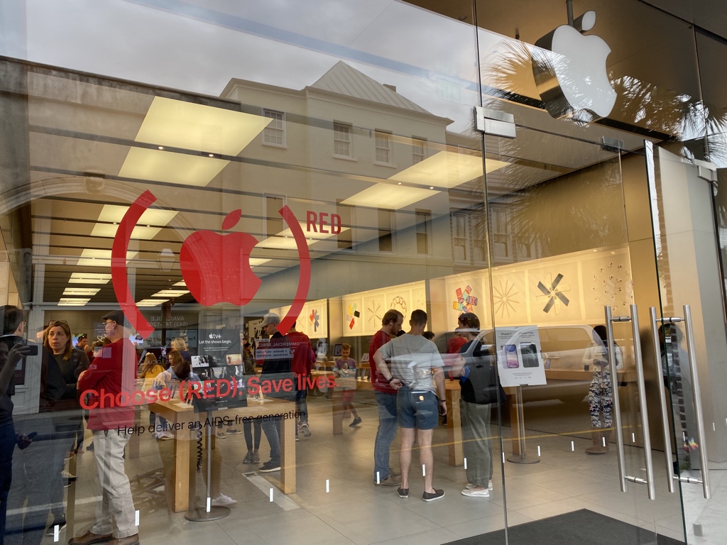 Red Apple Store logos mark run-up to World AIDS Day - 9to5Mac