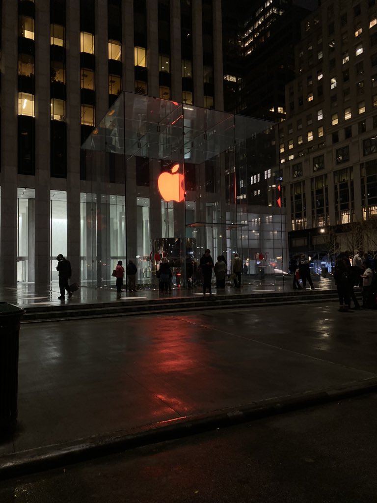 Red Apple Store logos mark run-up to World AIDS Day - 9to5Mac