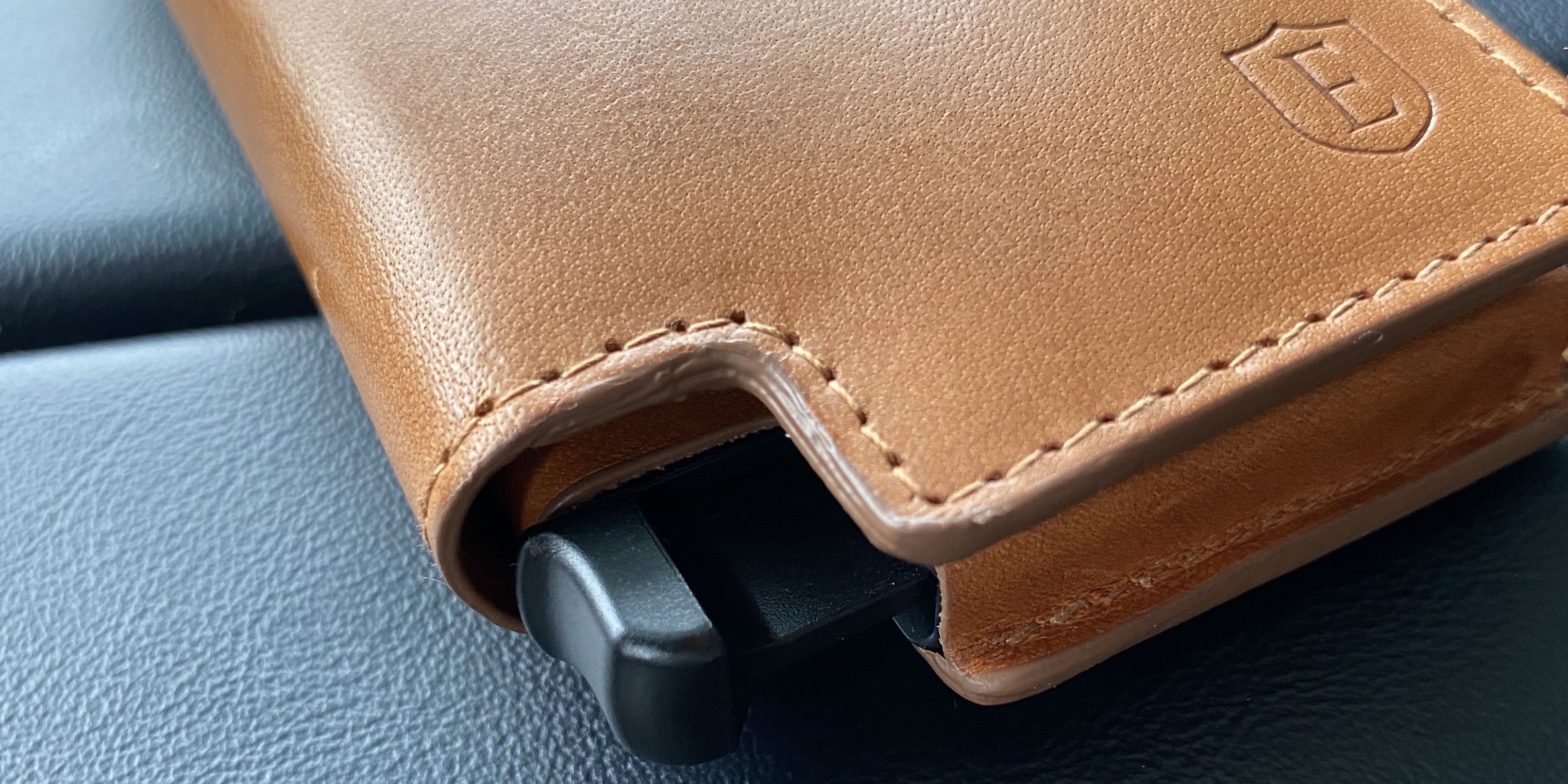 Review: Ekster smart wallets offer Siri and great storage with sleek ...