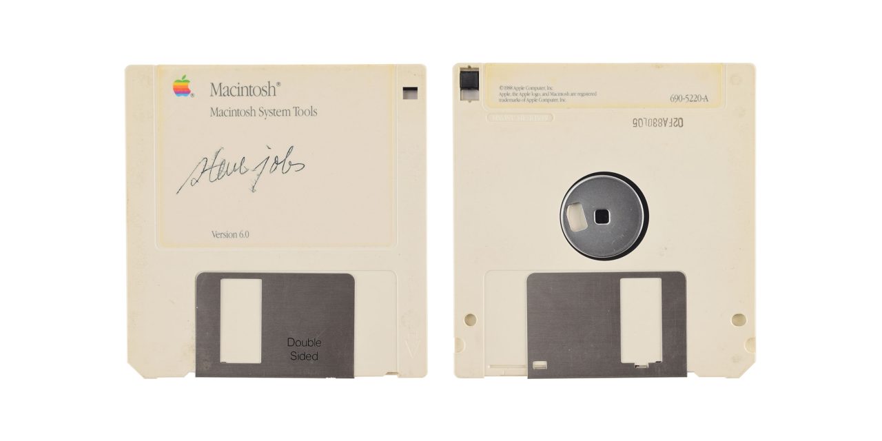 [Update: Sells for over 1000% of estimate] Signed Steve Jobs Macintosh floppy disk up for ...