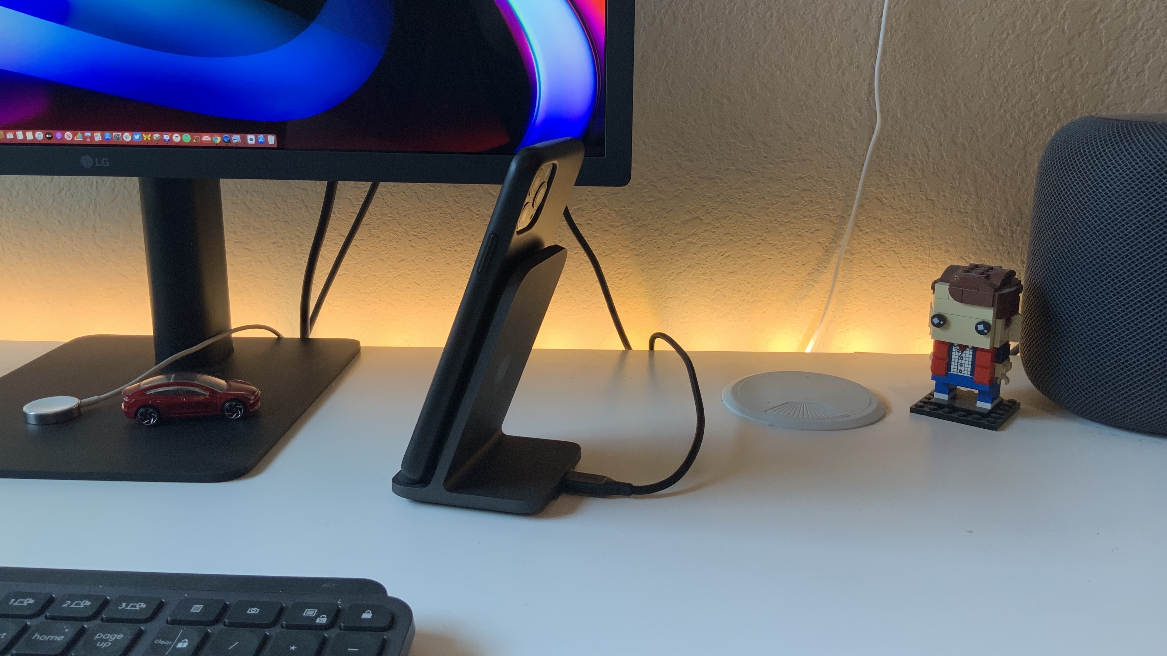 Review: Nomad’s Base Station Stand pairs a premium design with iPhone ...