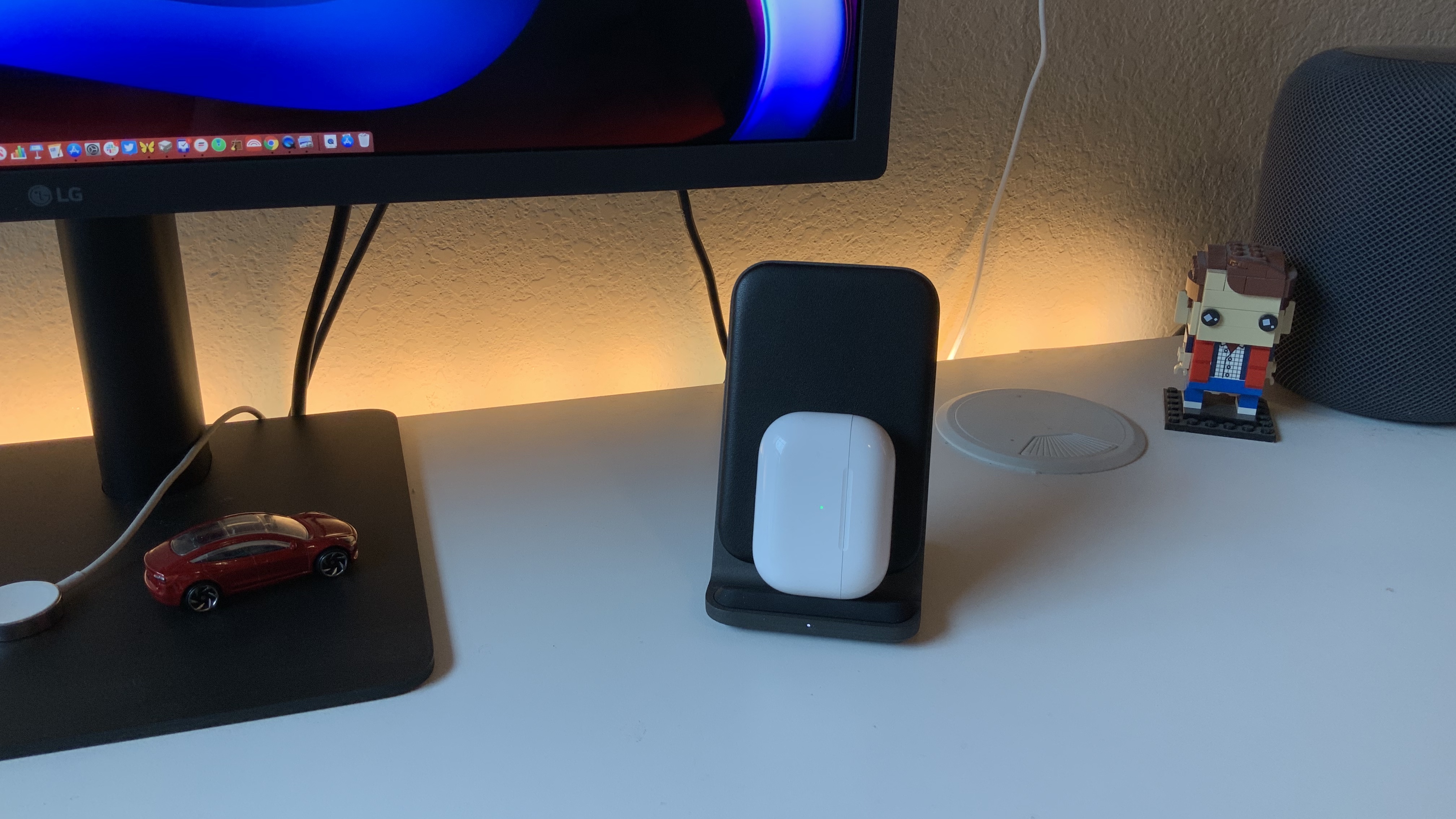 Review: Nomad’s Base Station Stand pairs a premium design with iPhone ...