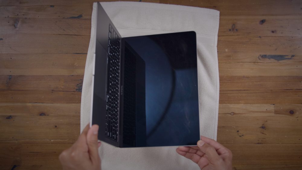 Mac 101: the best way to clean your MacBook's screen [Video] - 9to5Mac