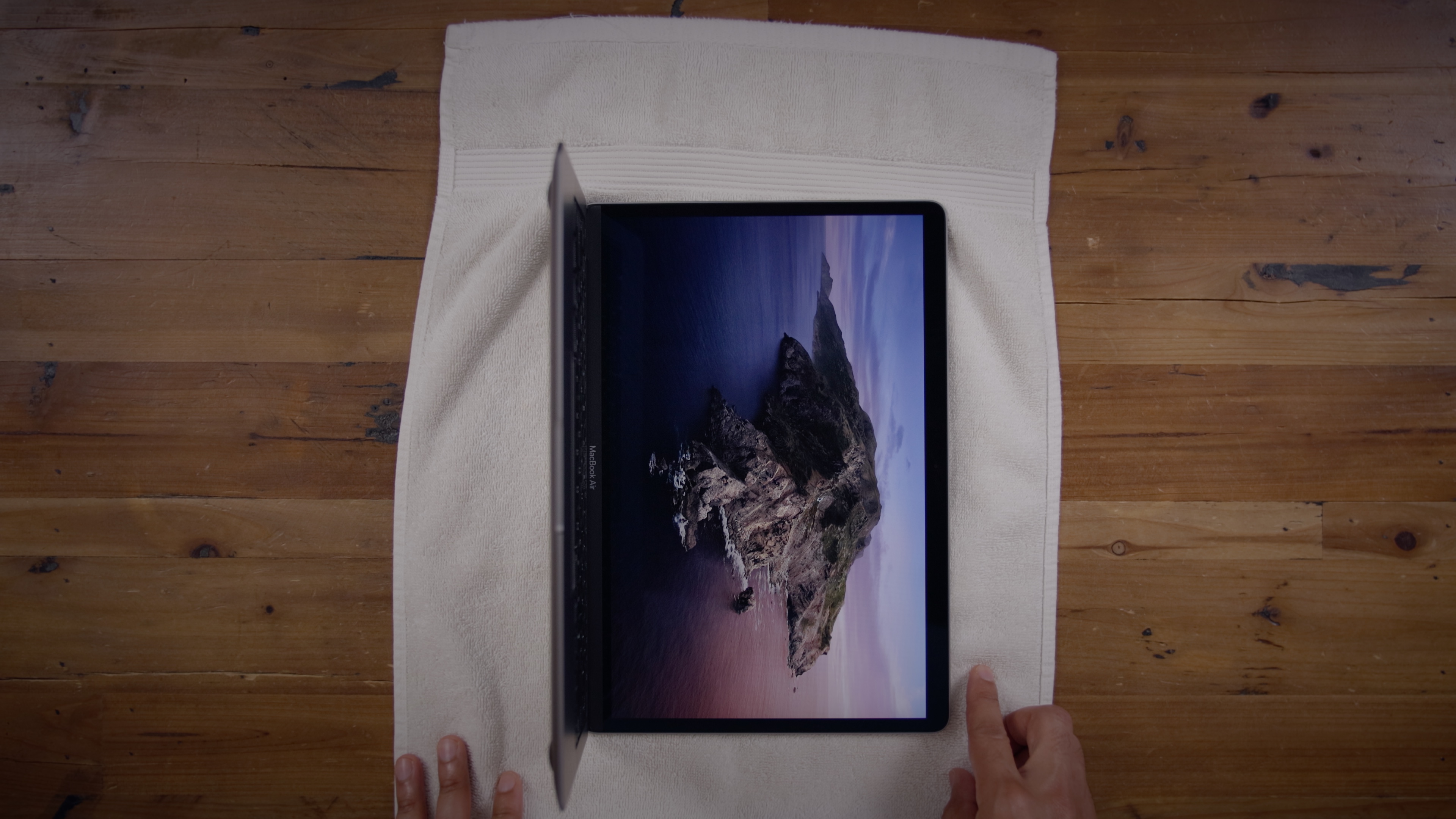 Mac 101: the best way to clean your MacBook's screen [Video] - 9to5Mac