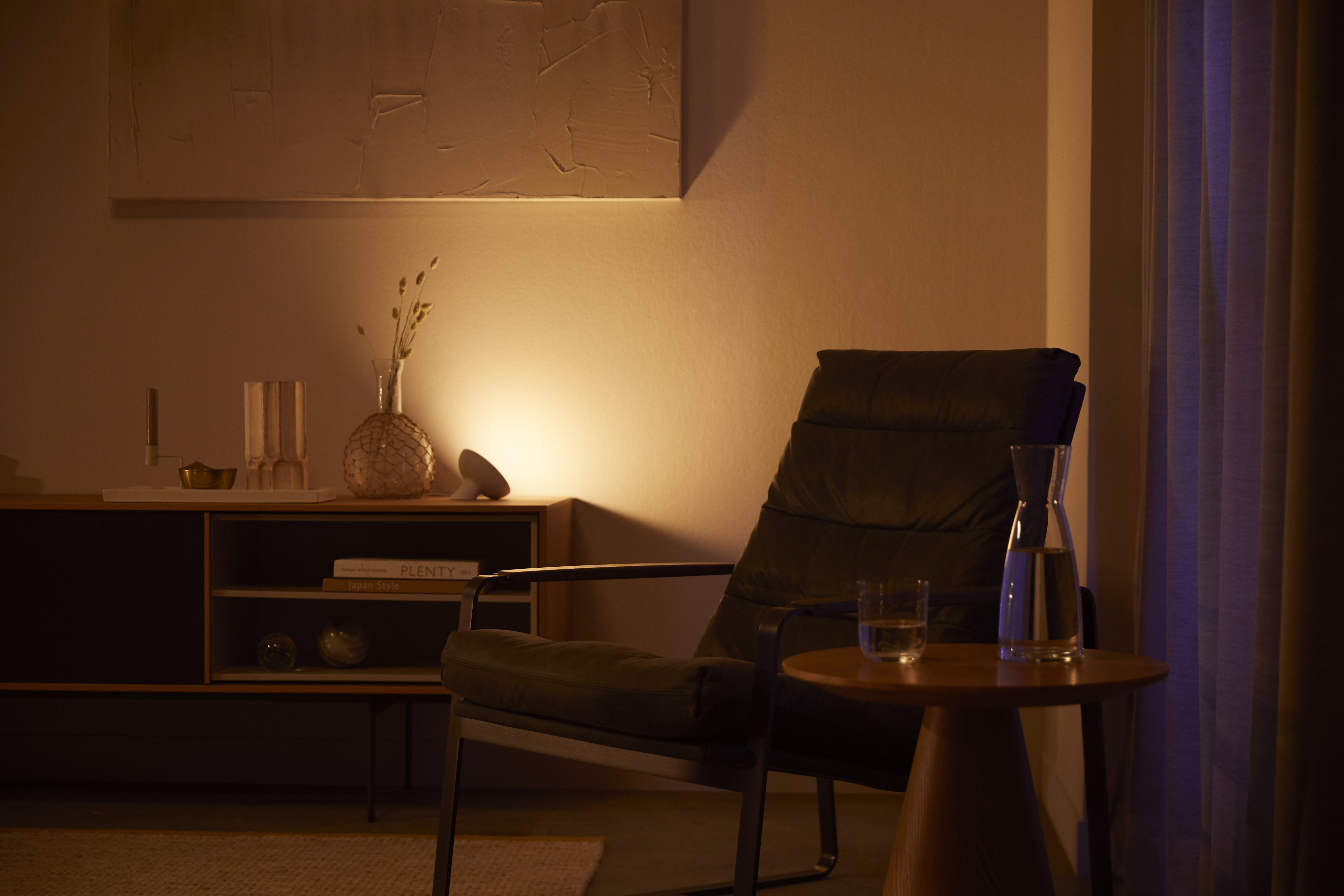 Philips Hue announces new 1600 lumen smart bulb, updated Lightstrip ...
