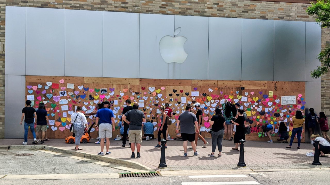 Boarded up Apple Stores become unofficial canvases for peaceful protest ...