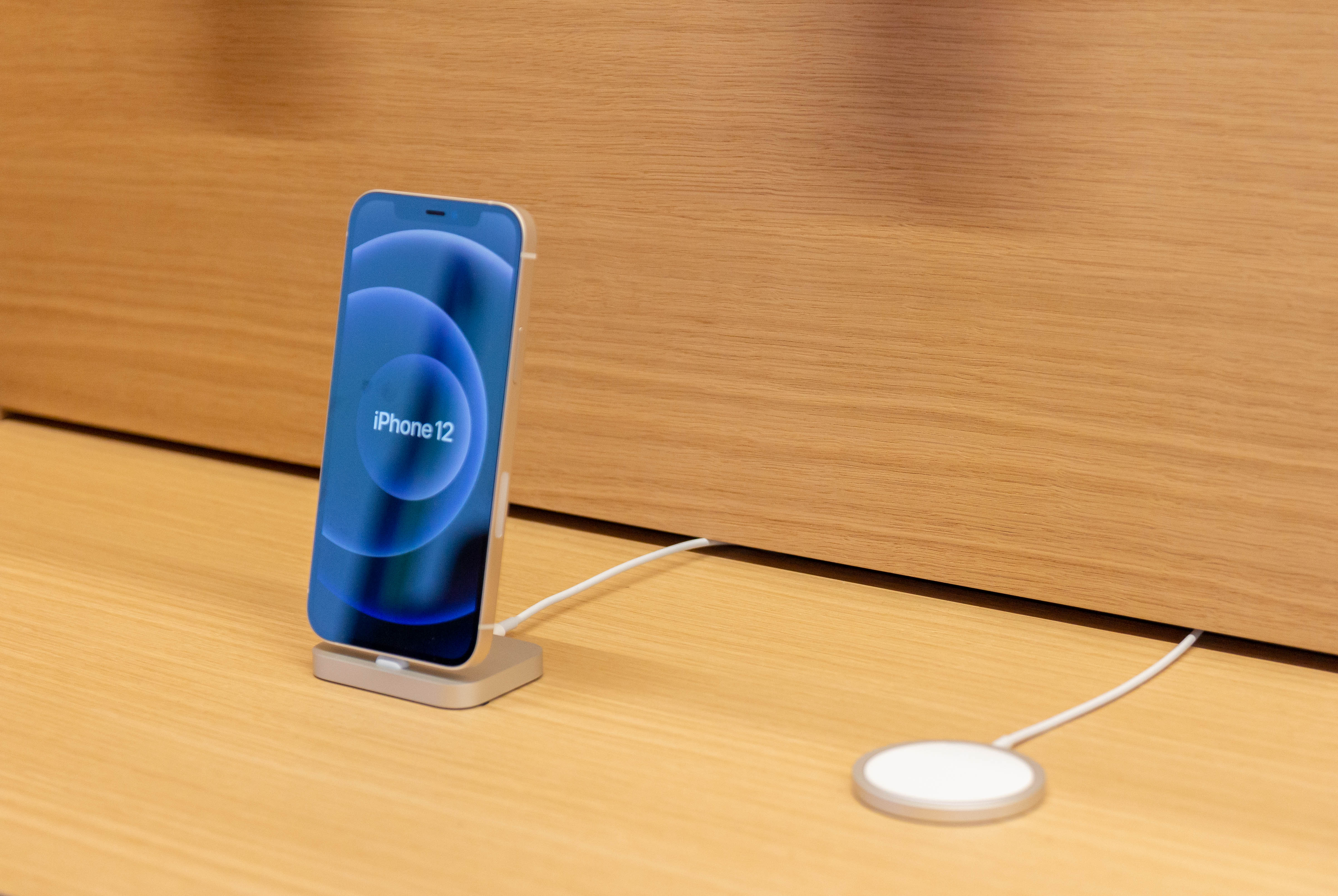Apple Stores highlight iPhone 12 MagSafe accessories with interactive ...