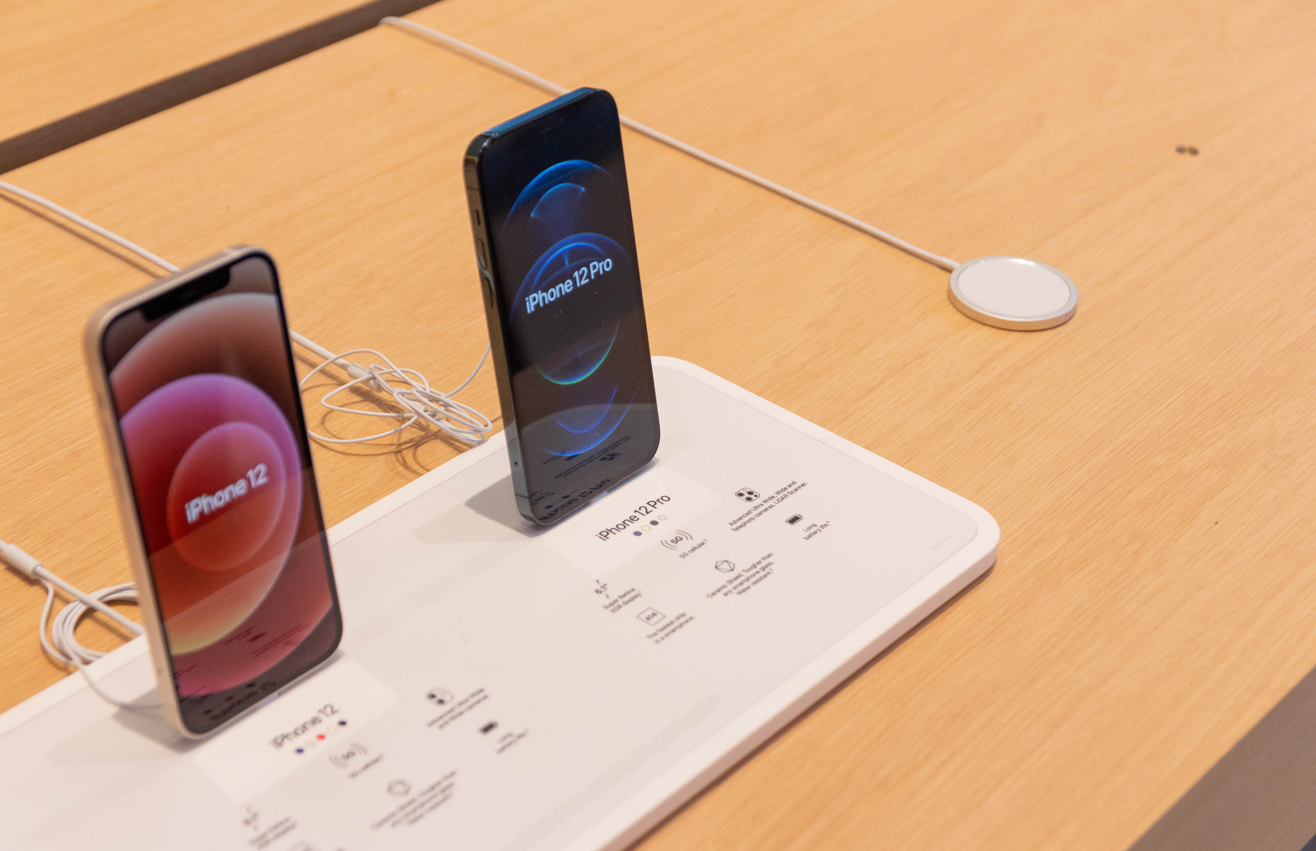 Apple Stores highlight iPhone 12 MagSafe accessories with interactive ...