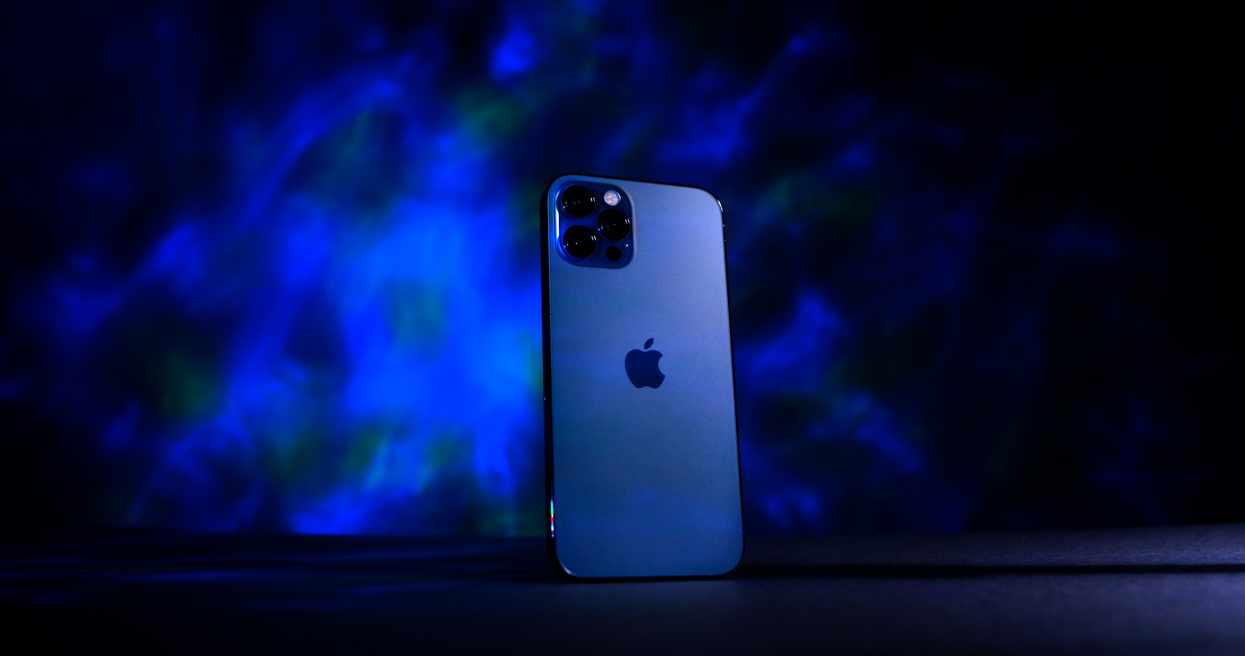 iPhone 12 Pro/Pro Max Unboxing & Review: A promise of the future [Video ...