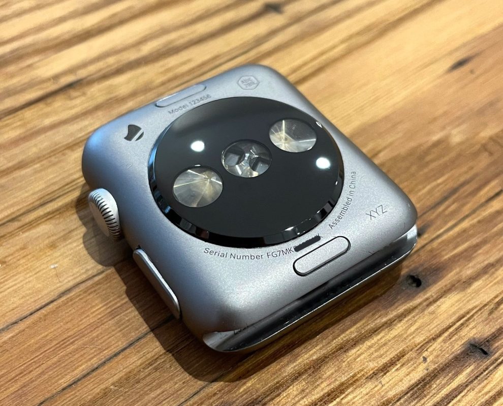 First-generation Apple Watch prototype shows different sensor array ...
