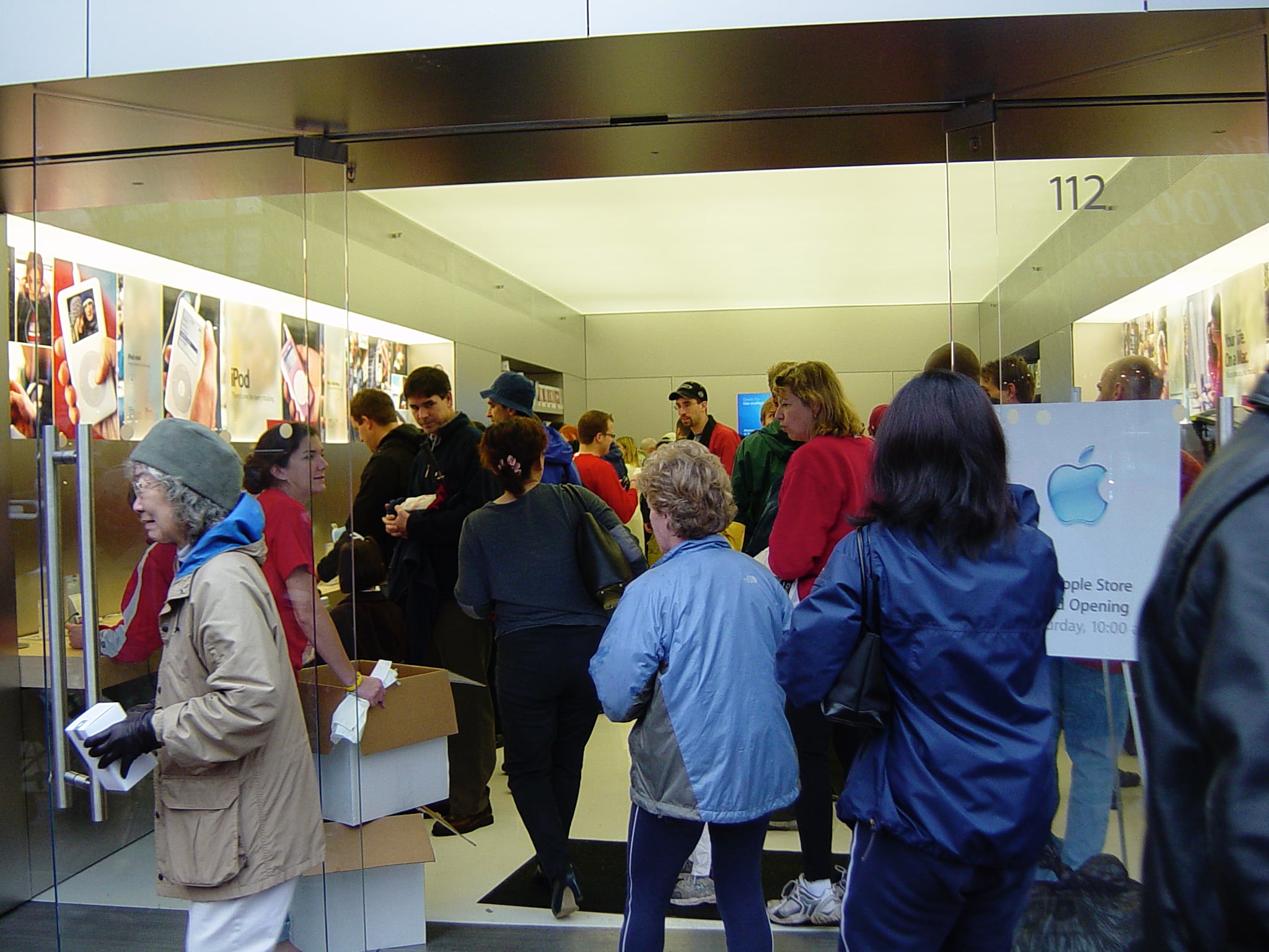 20 years of Apple Stores: The enduring art of celebration - 9to5Mac