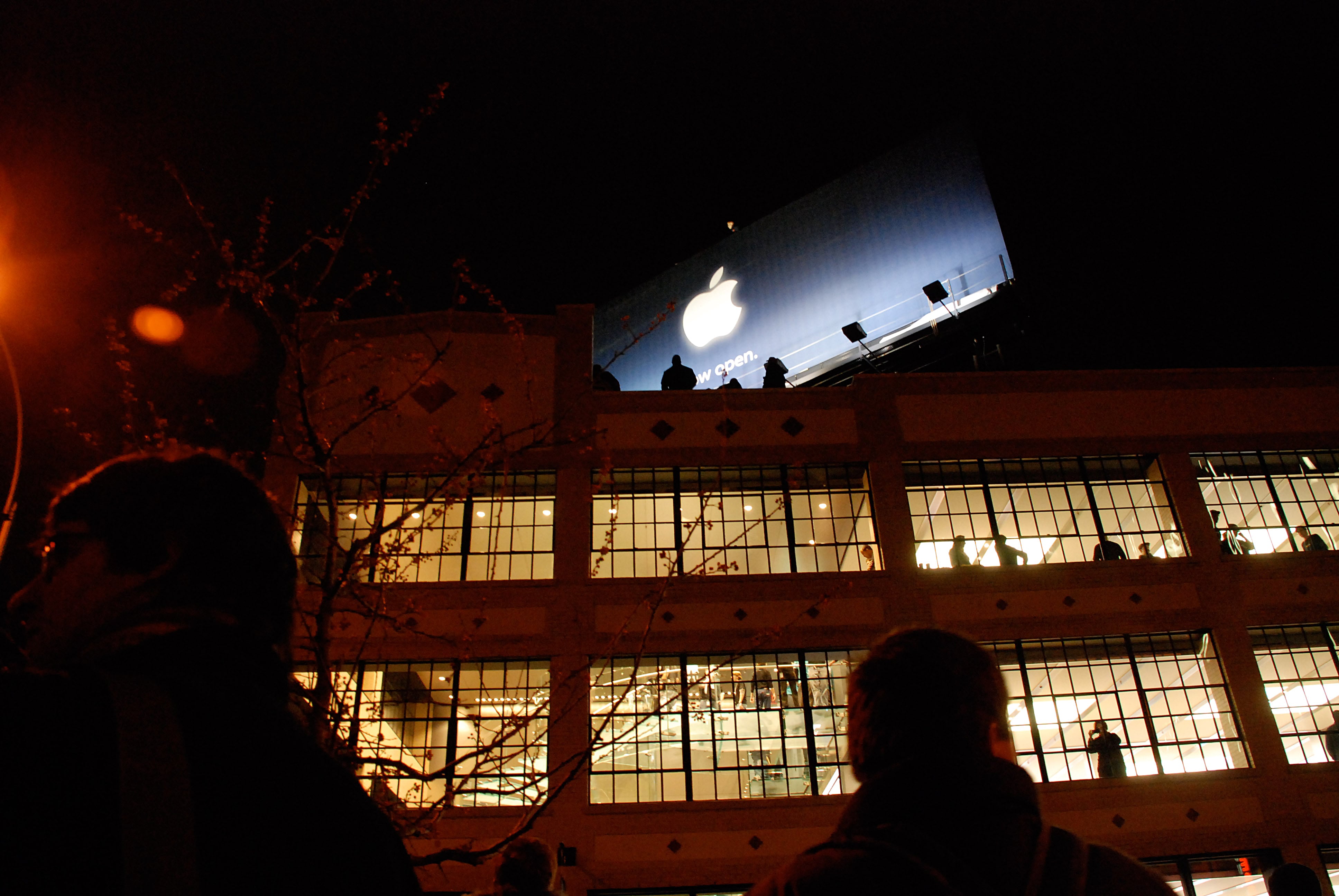 20 years of Apple Stores: The enduring art of celebration - 9to5Mac