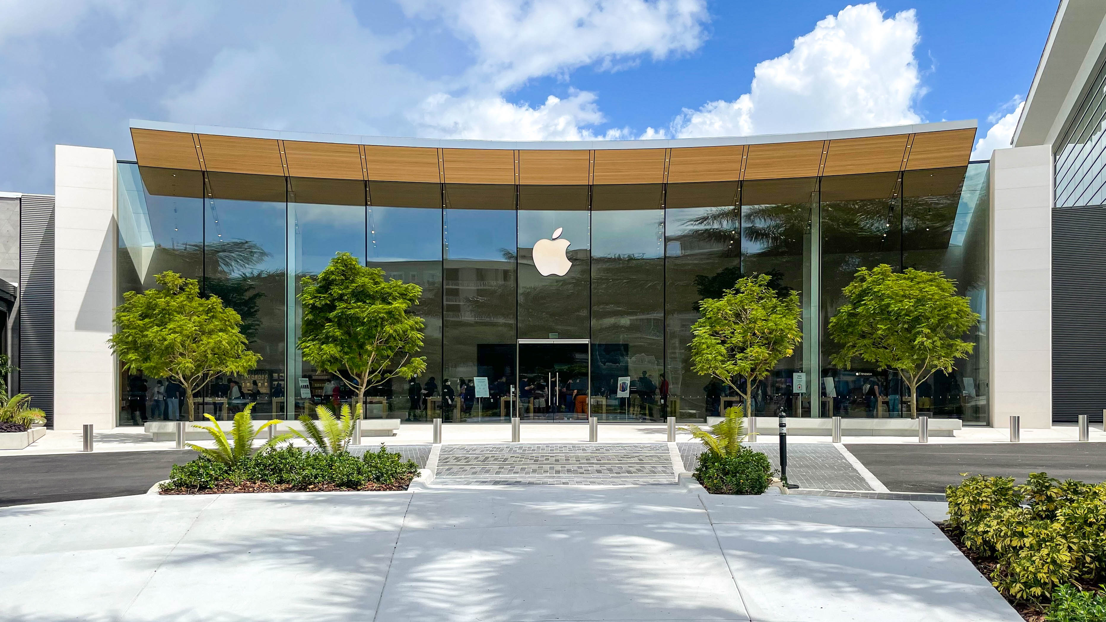 Fun in the sun: All-new Apple Dadeland opens in Miami - 9to5Mac