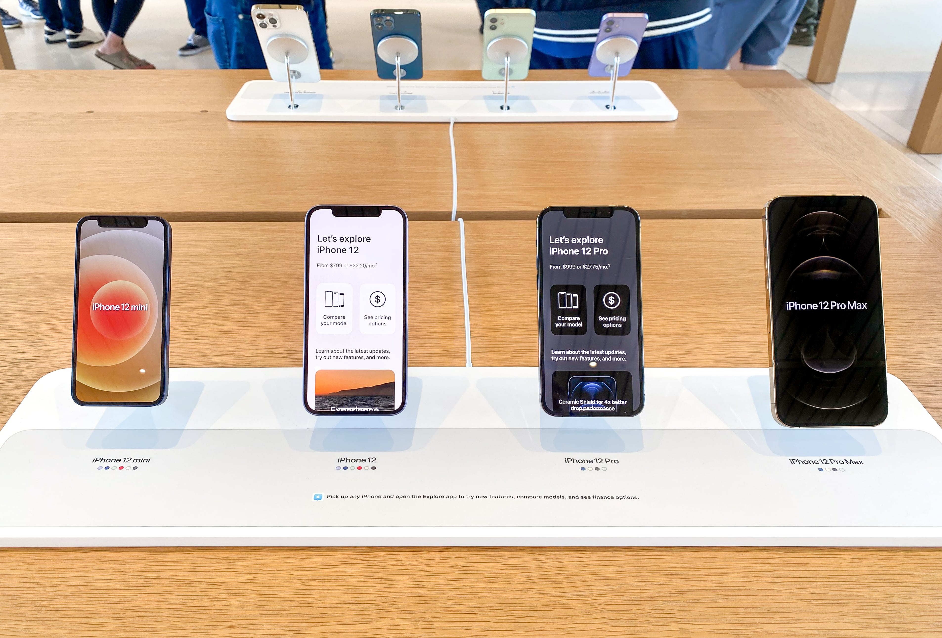 Apple Stores float new portless MagSafe dock design - 9to5Mac