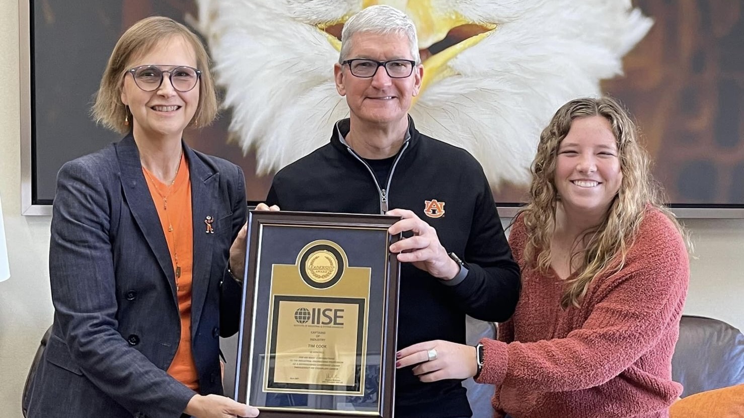 Tim Cook honored with Auburn 'Captains of Industry Award,' attends ...