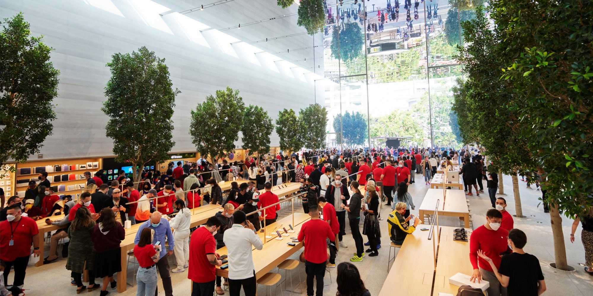Apple shares photos of reopened Grove Los Angeles store [Gallery] - 9to5Mac
