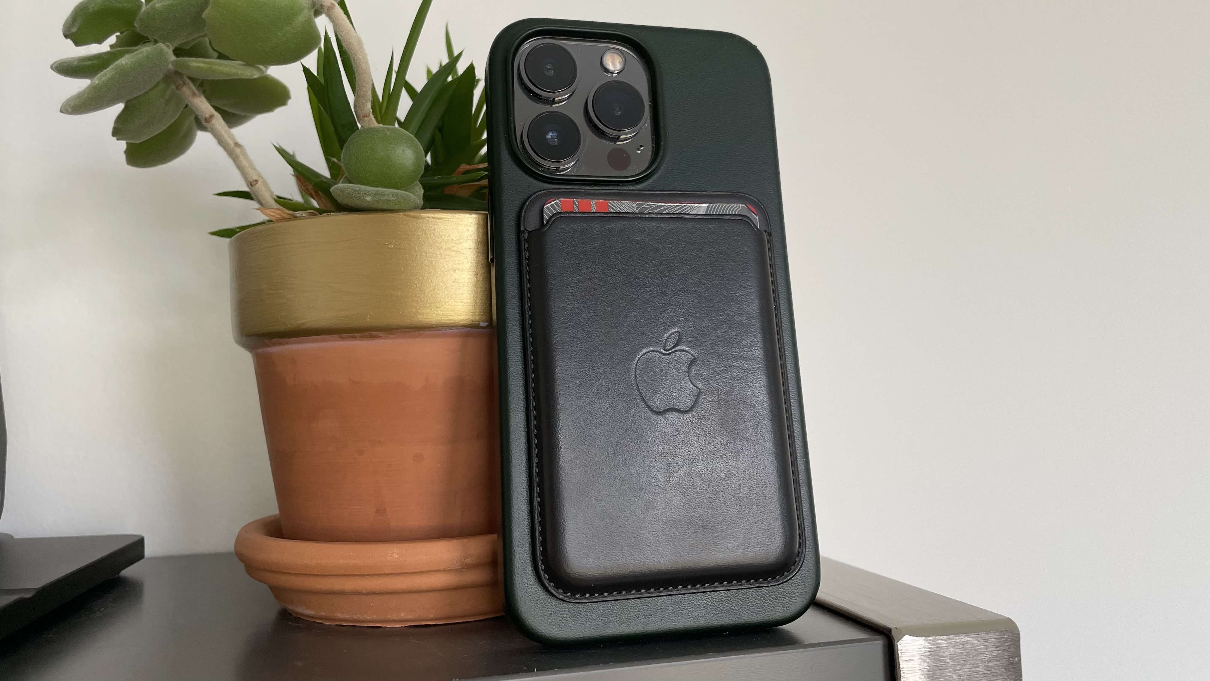 Best iPhone wallets - 9to5Mac