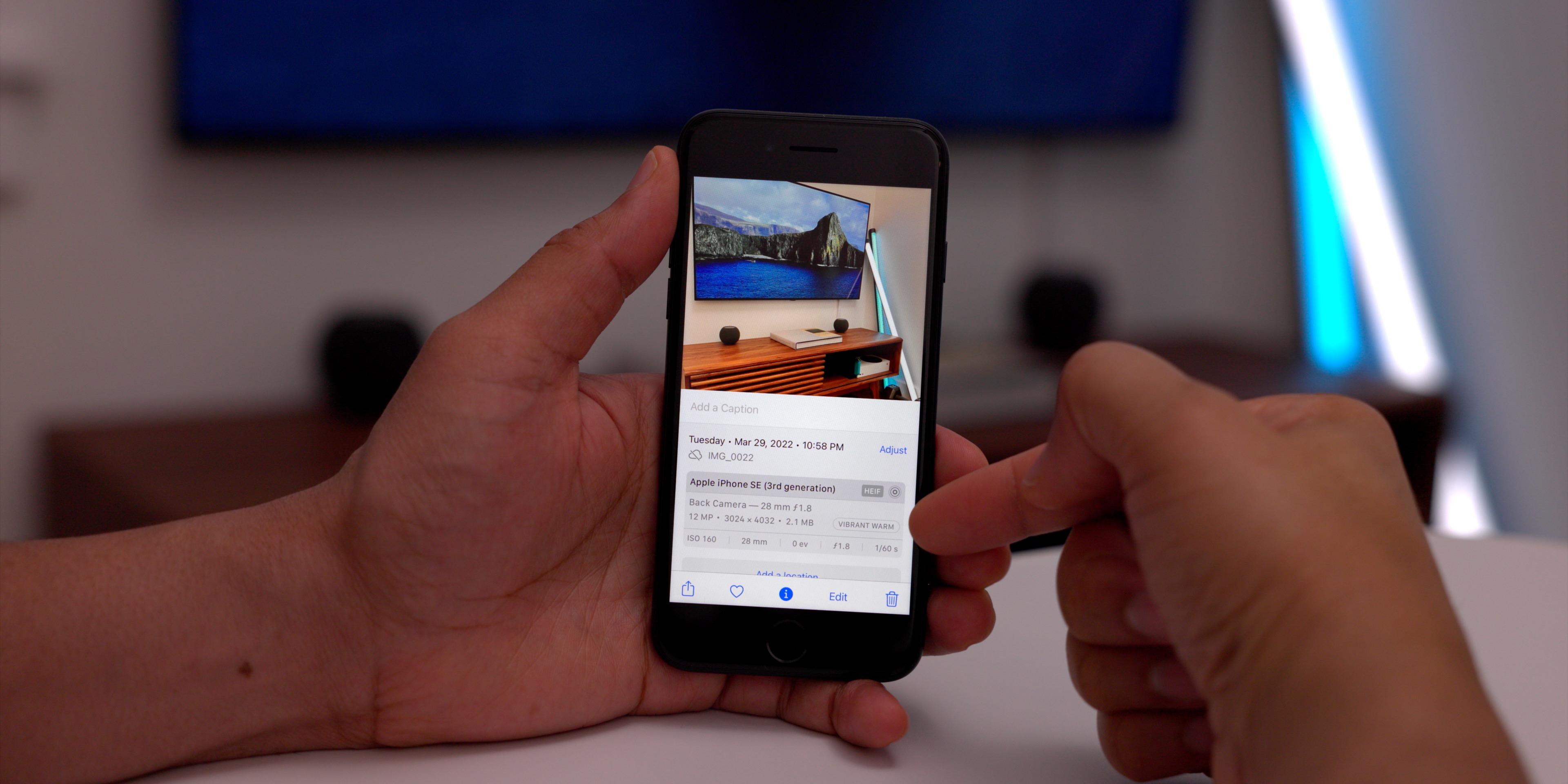 iPhone SE 3 review + top features: Good for 5G, but pay a little more ...