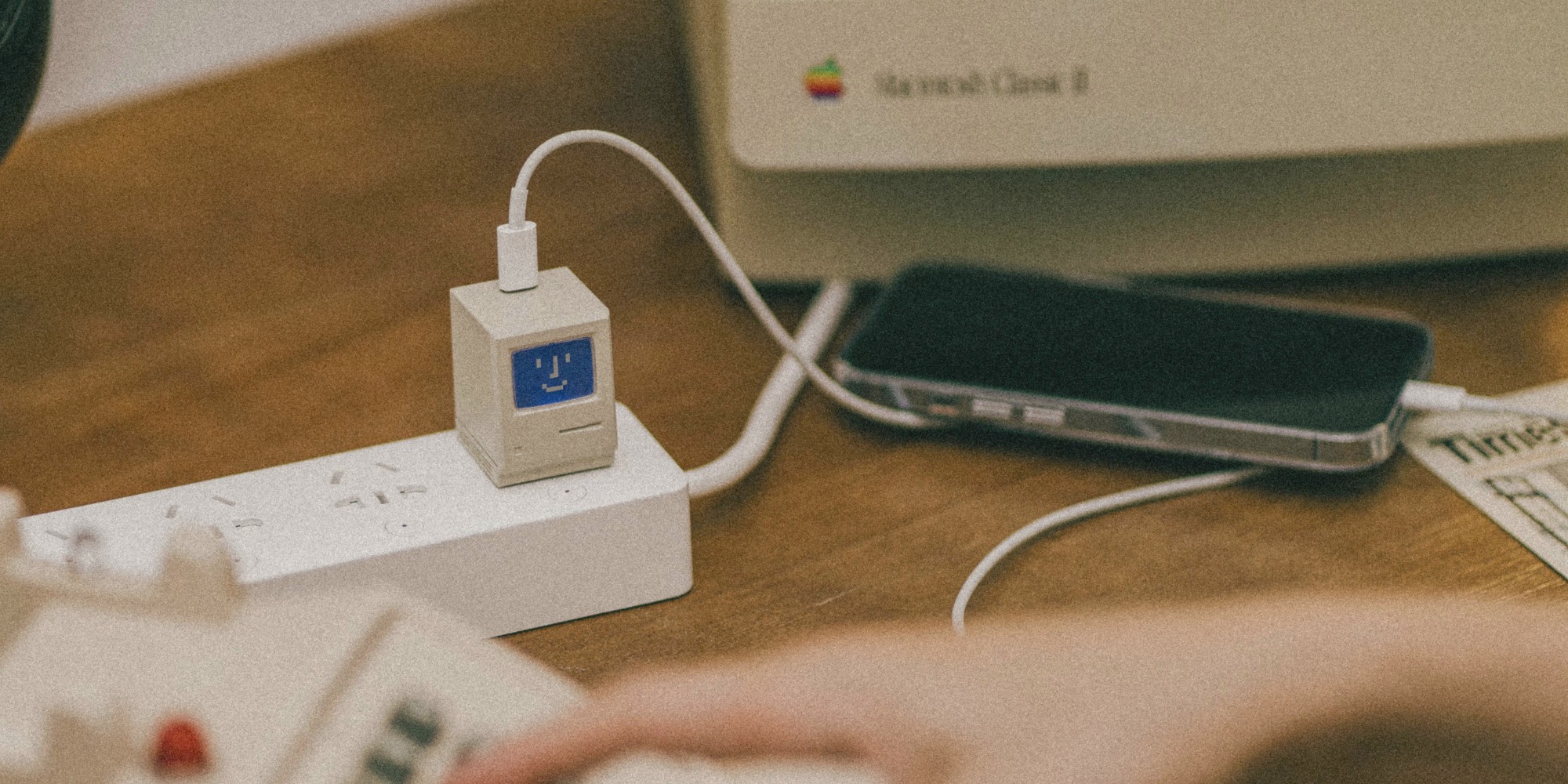 Power your iPhone with this tiny light-up Macintosh - 9to5Mac