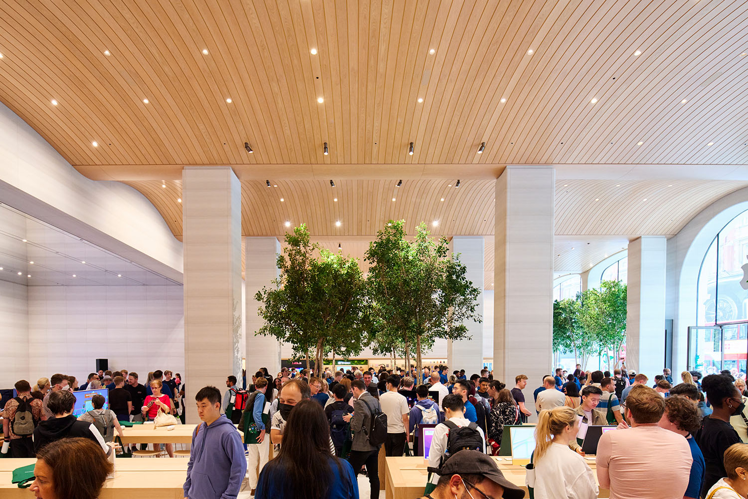 Apple Brompton Road store opening: A 360-degree video tour