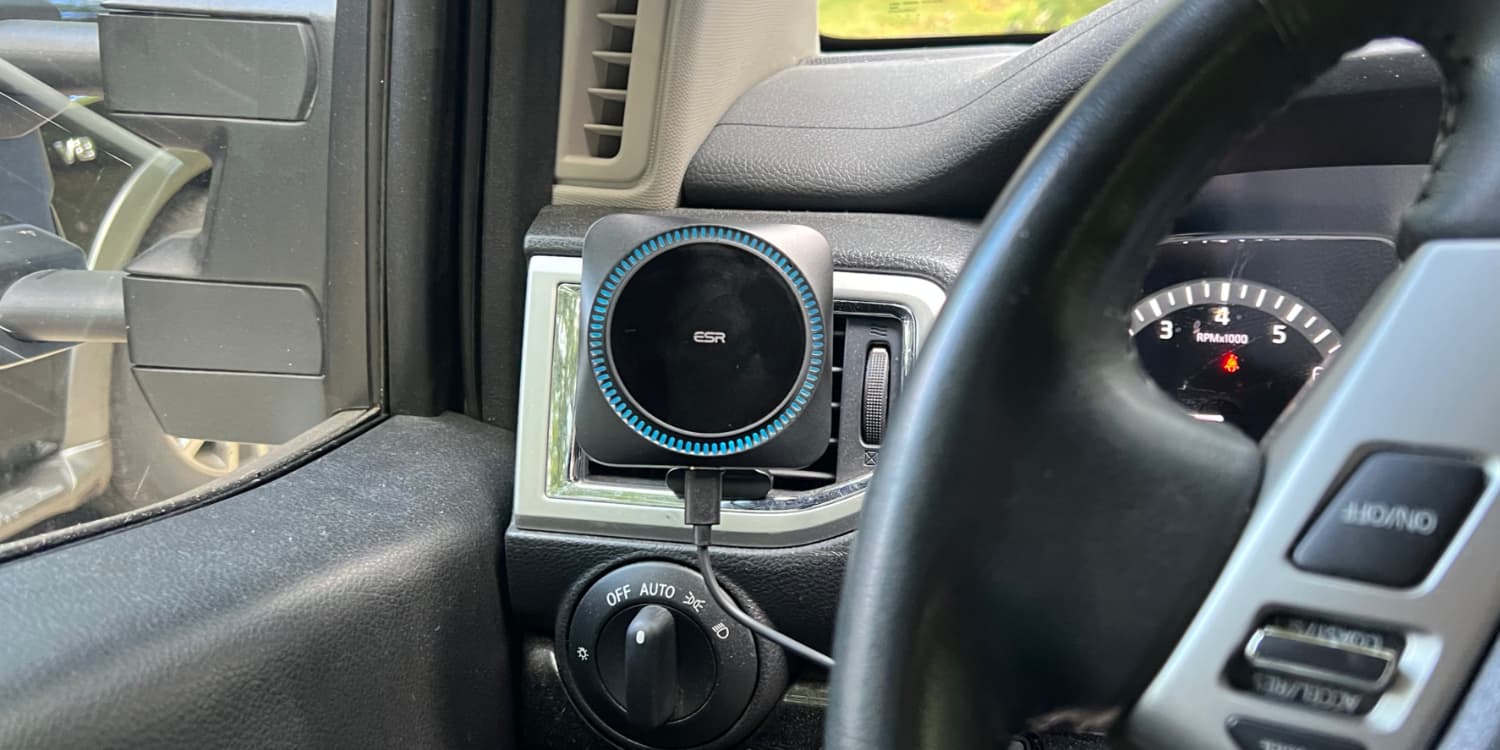 ESR HaloLock Car Charger with CryoBoost